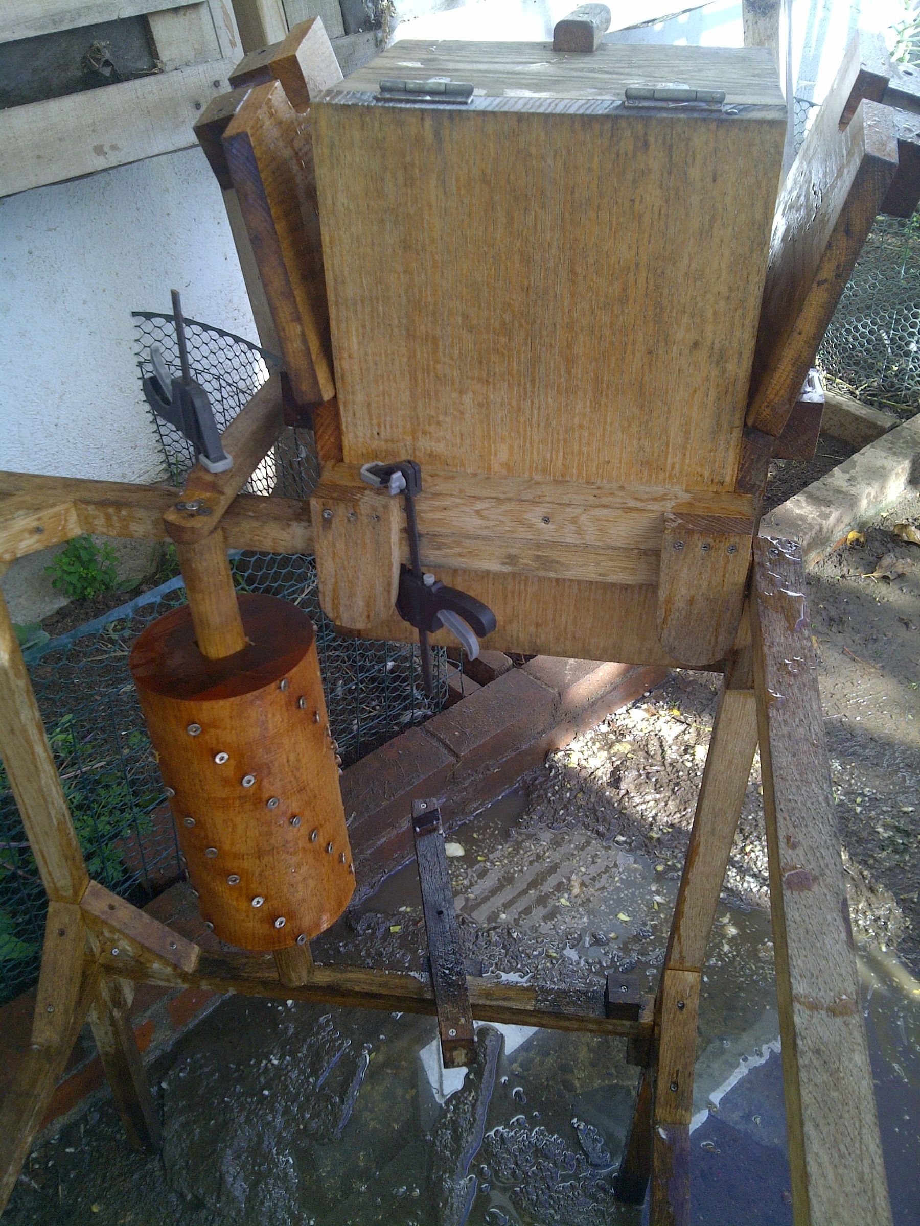 Apple Cider Press With Grinder : 9 Steps (with Pictures) - Instructables