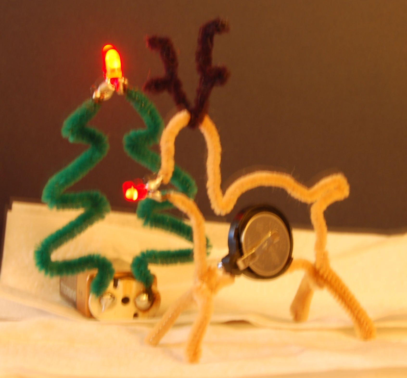 Pipe Cleaner LED Christmas Decorations : 4 Steps - Instructables