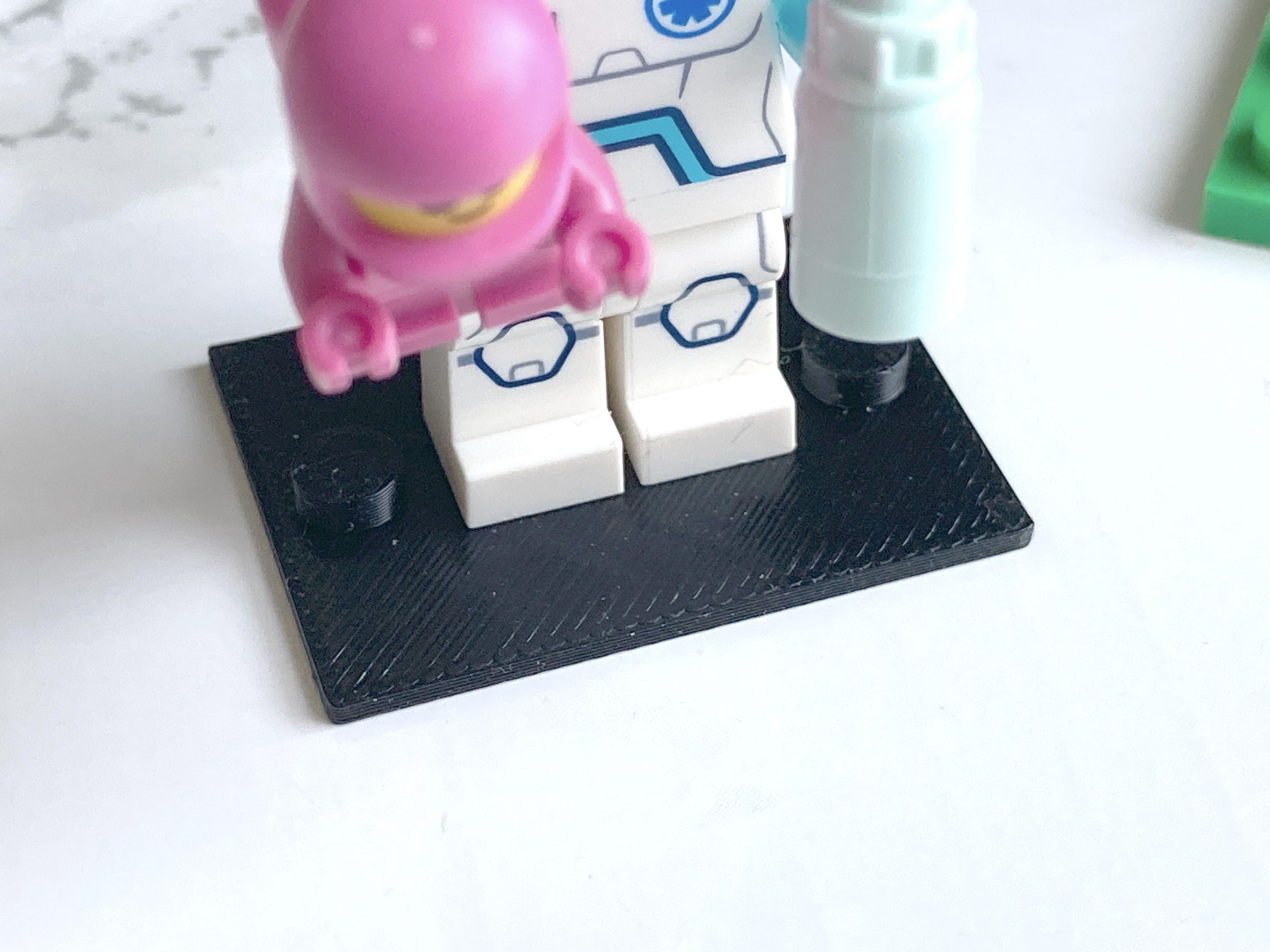 LEGO Minifig Stand / Display : 10 Steps (with Pictures) - Instructables