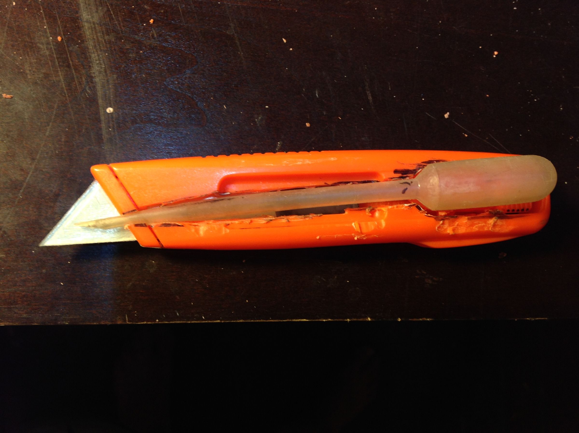 Blood Squirting Box Cutter Prop : 11 Steps (with Pictures) - Instructables