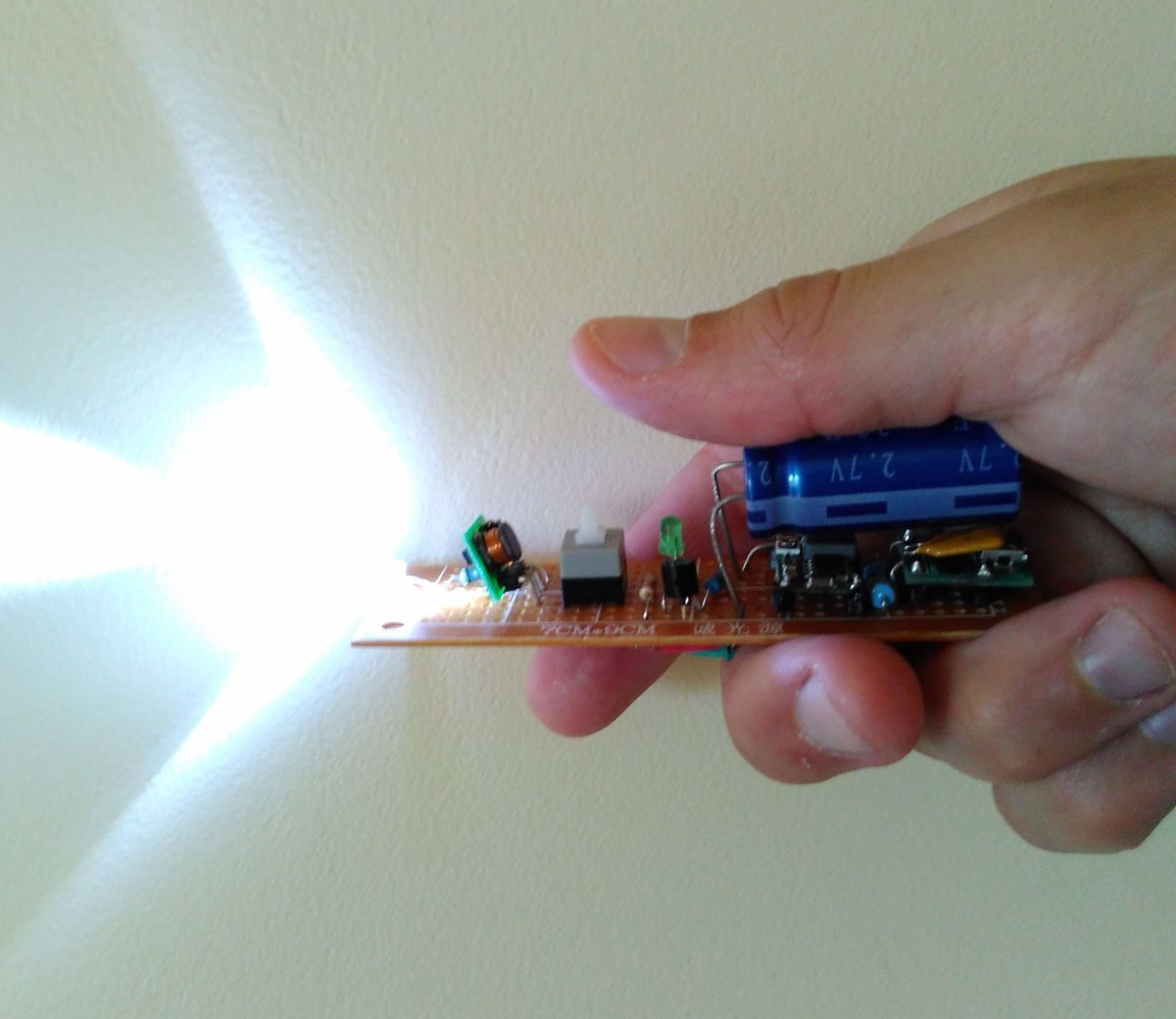 Micro-usb 30F Supercapacitor Flashlight : 4 Steps (with Pictures) - Instructables