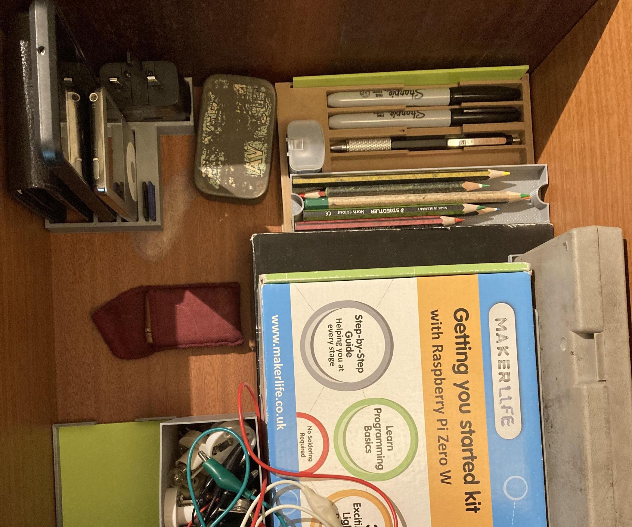 How to Make a Hyper-organised Work Station to Avoid Working : 4 Steps ...