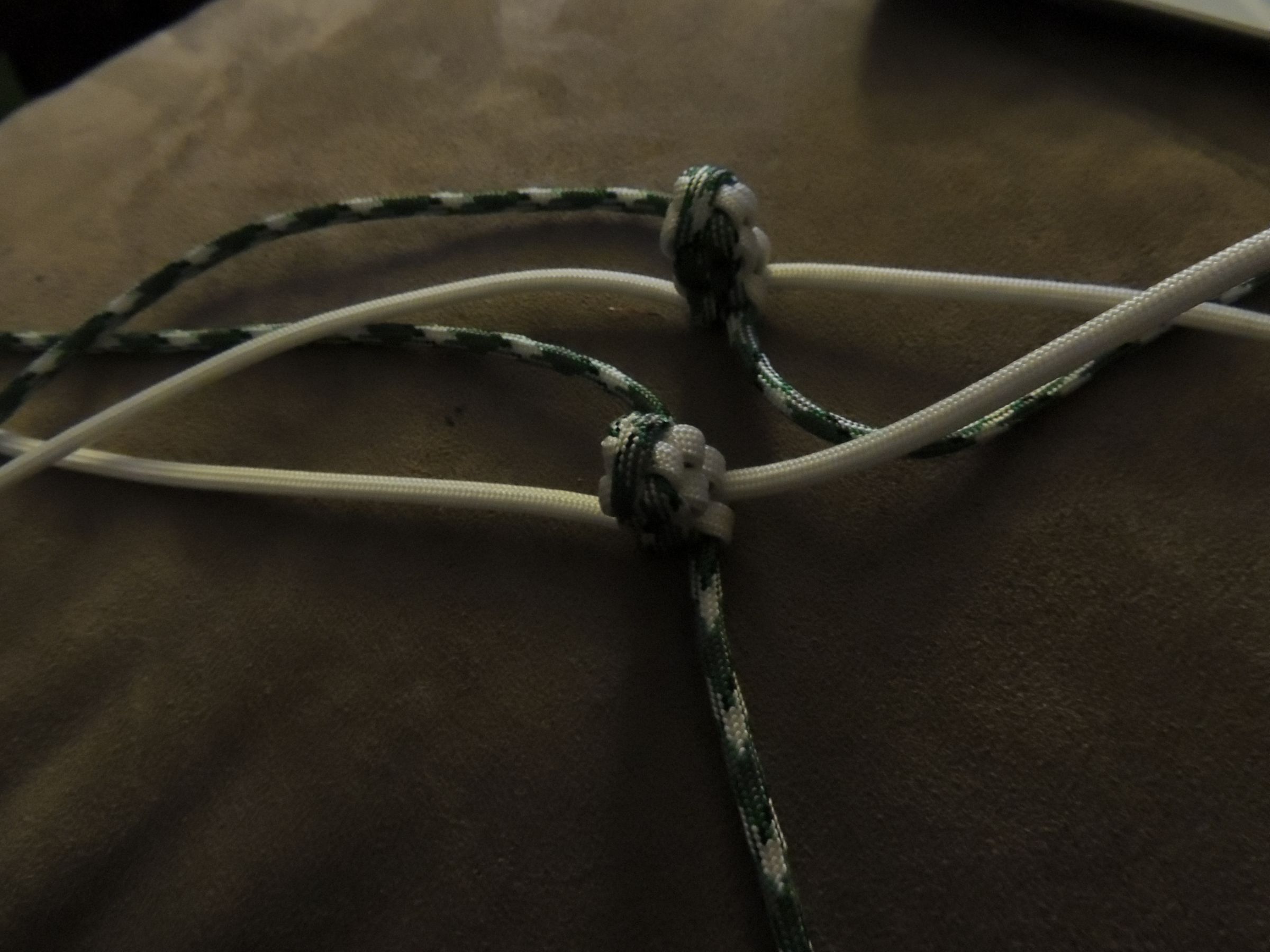 Paracord Cross (Square Braid) : 10 Steps - Instructables