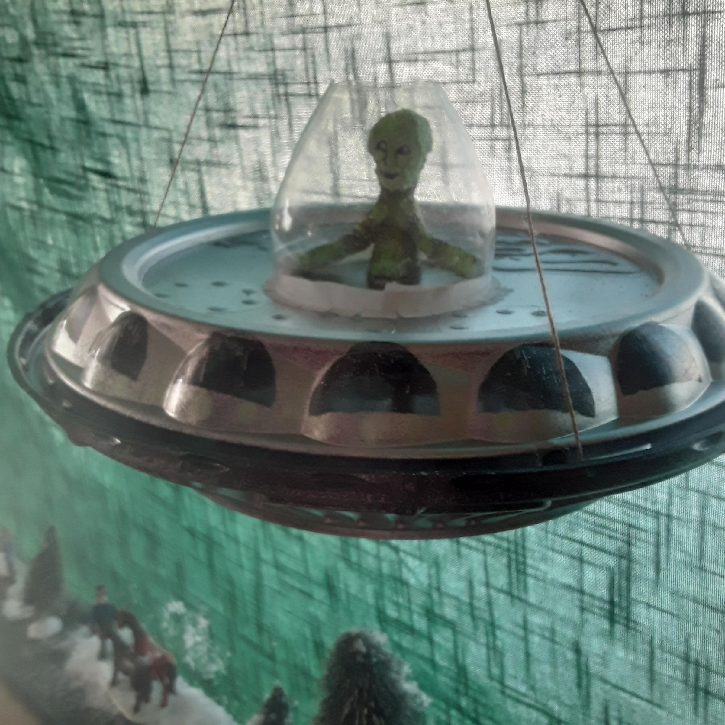 Flying Saucer, Alien Recycled UFO. : 7 Steps - Instructables