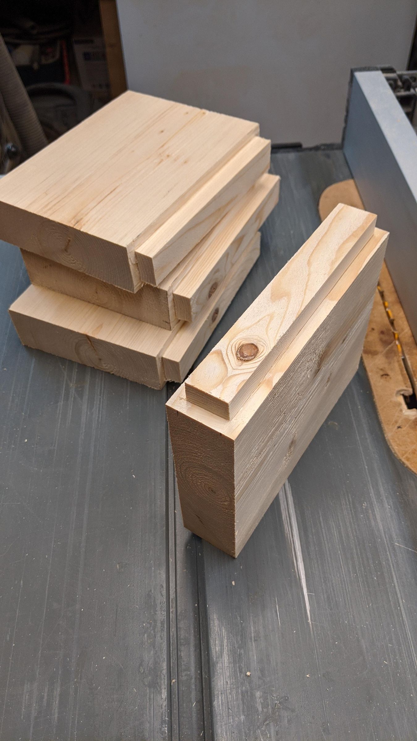 Chunky Shelves Out of a Single 2x6 : 4 Steps (with Pictures ...