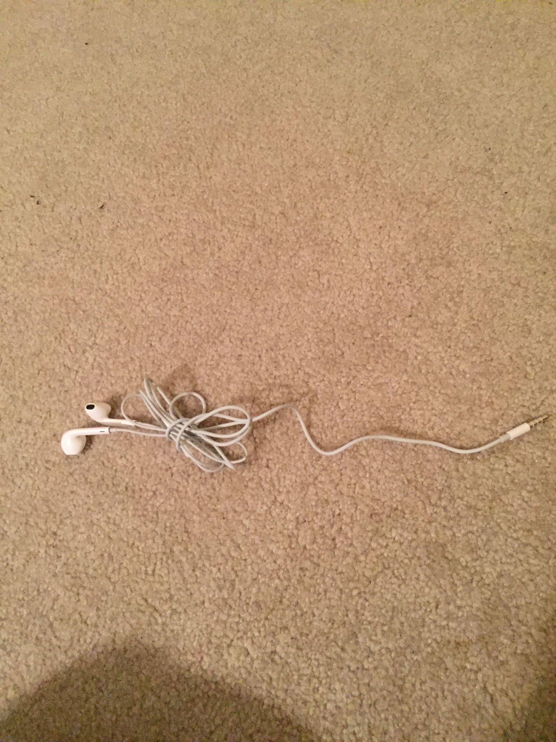 Tangle Proof Earbud Tie : 6 Steps (with Pictures) - Instructables