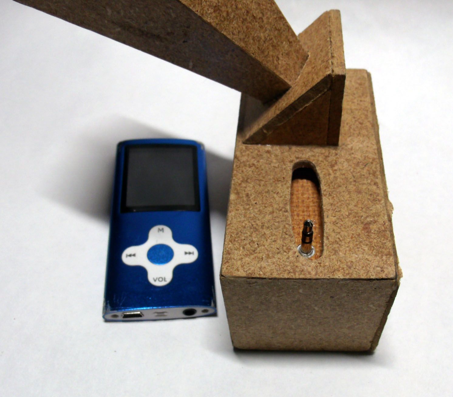 Custom MP3 Dock With Electronic Amplification - Instructables