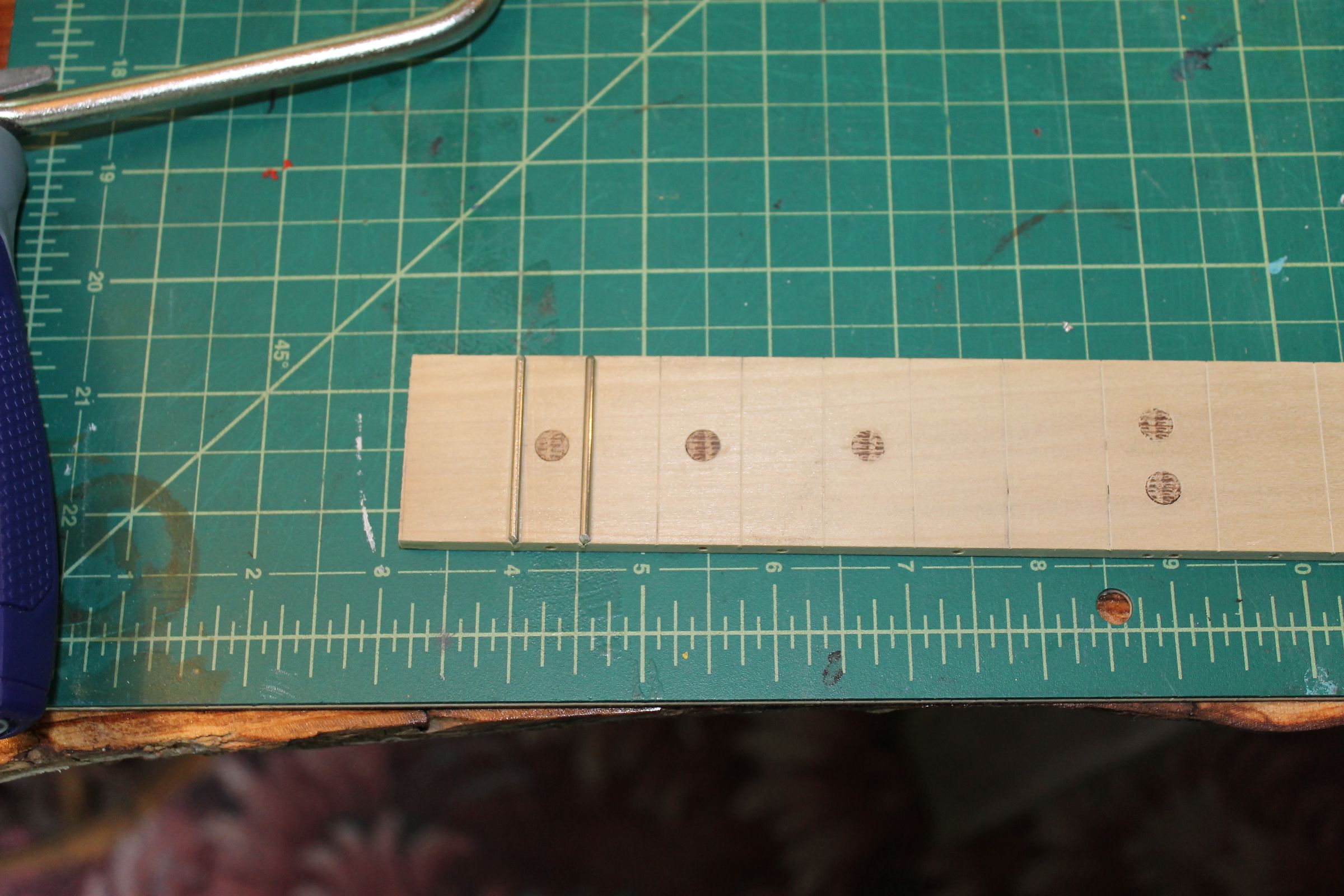 Awesome Cigar Box Dulcimer : 14 Steps (with Pictures) - Instructables