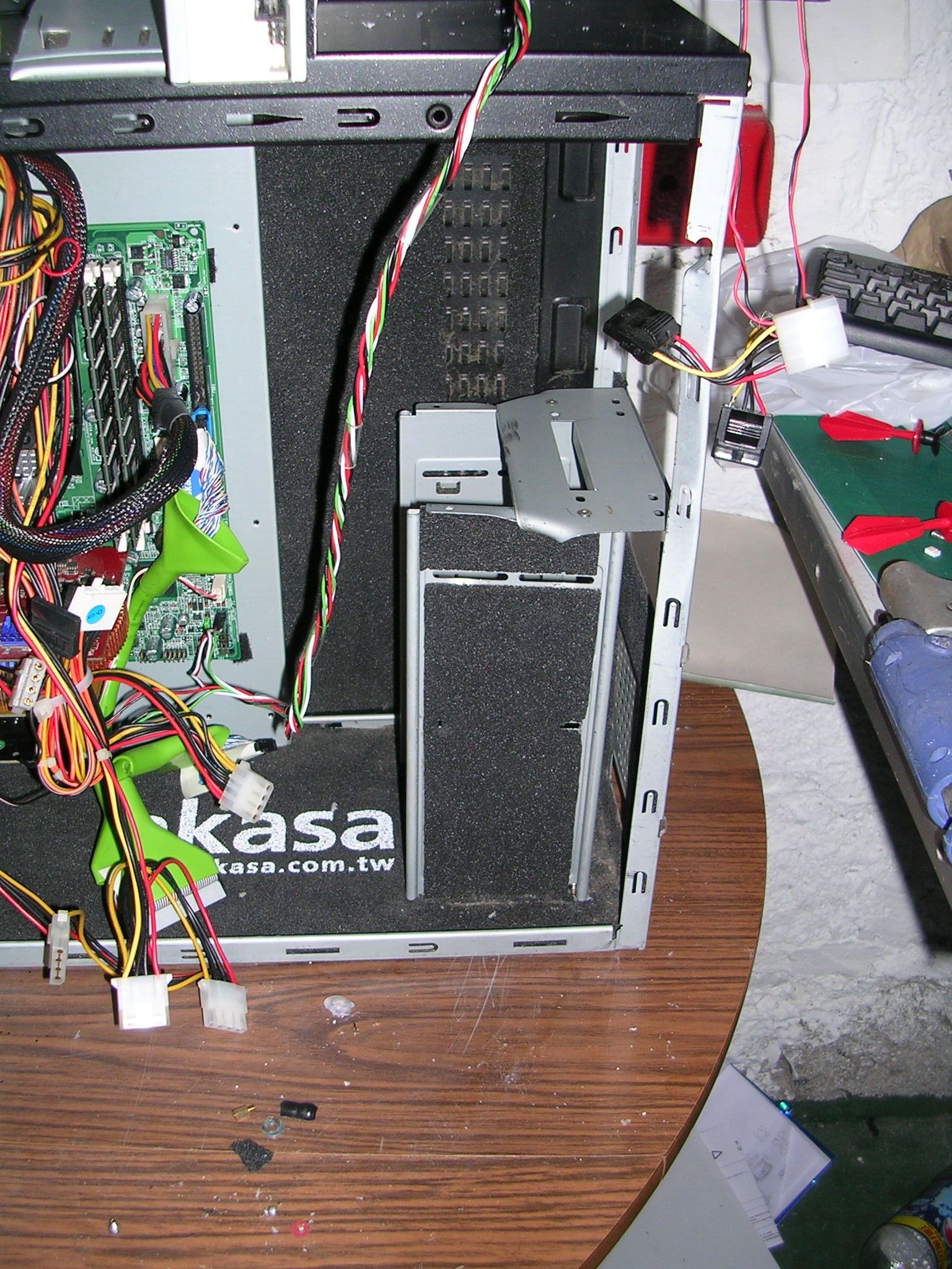 Zombie PC Case Mod, Back From the Dead PC With Space Saving Side ...