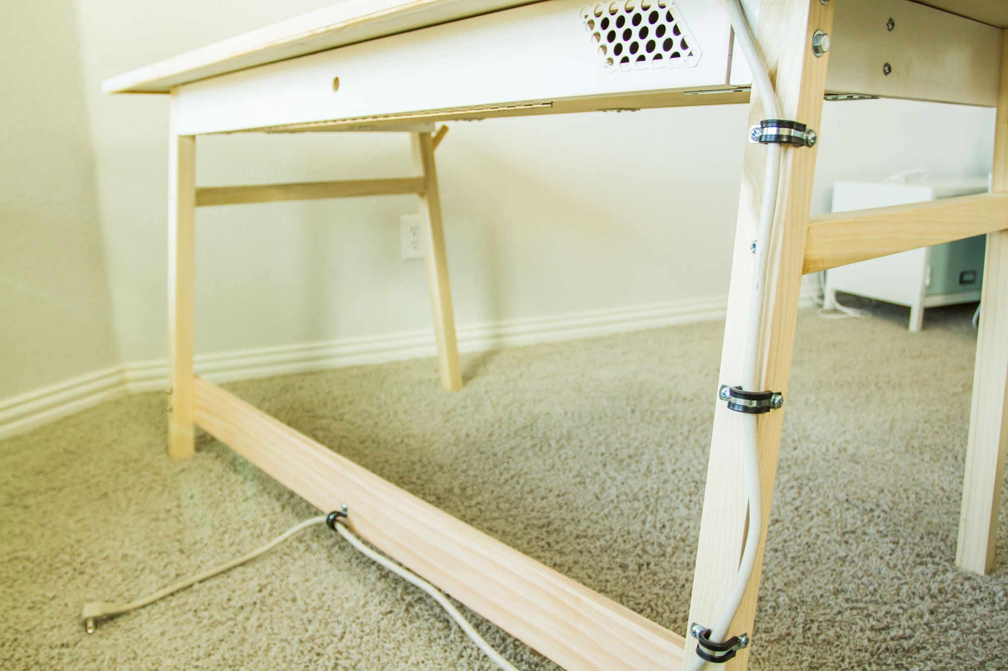Making a Modern Home Office Desk : 8 Steps (with Pictures) - Instructables