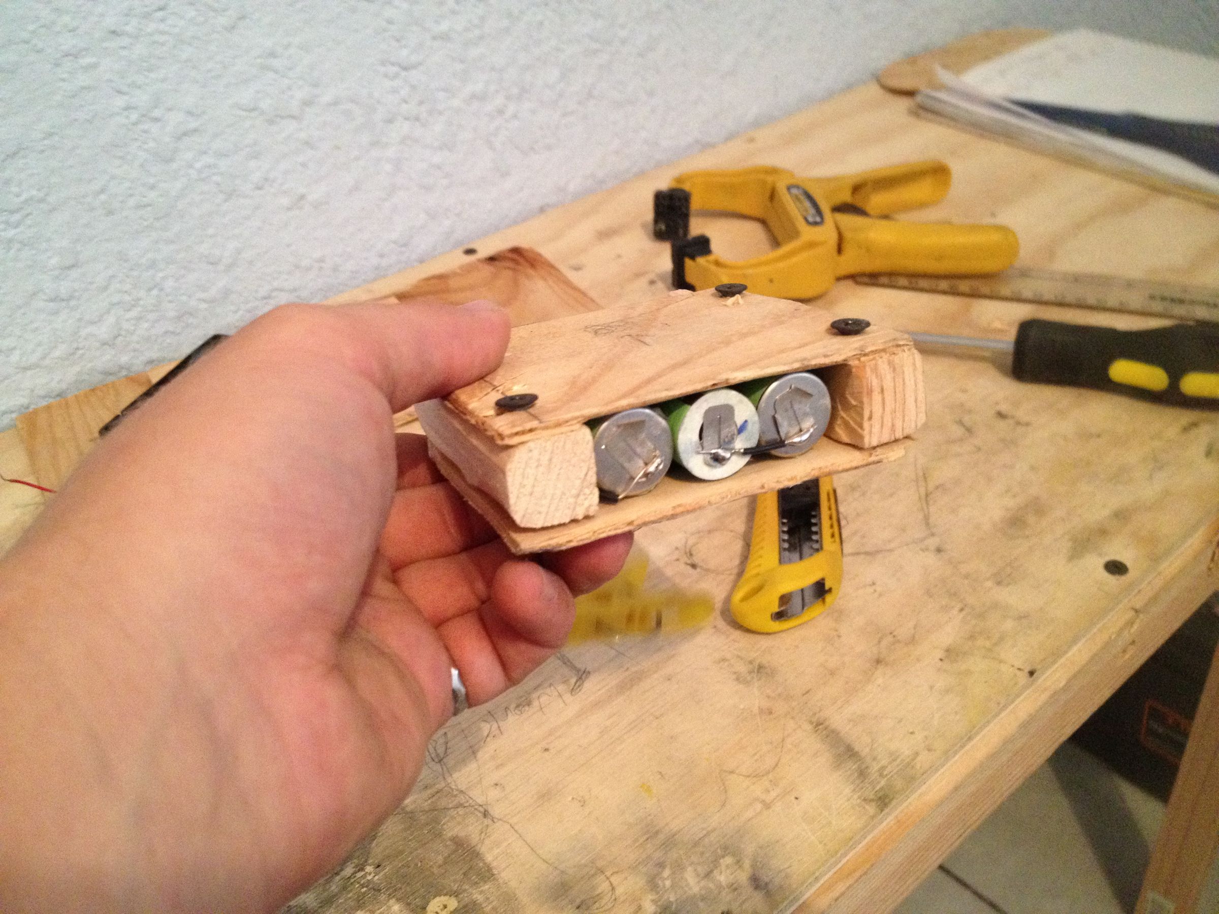 Free Battery Powered Fan With 20 Hour Life : 4 Steps - Instructables