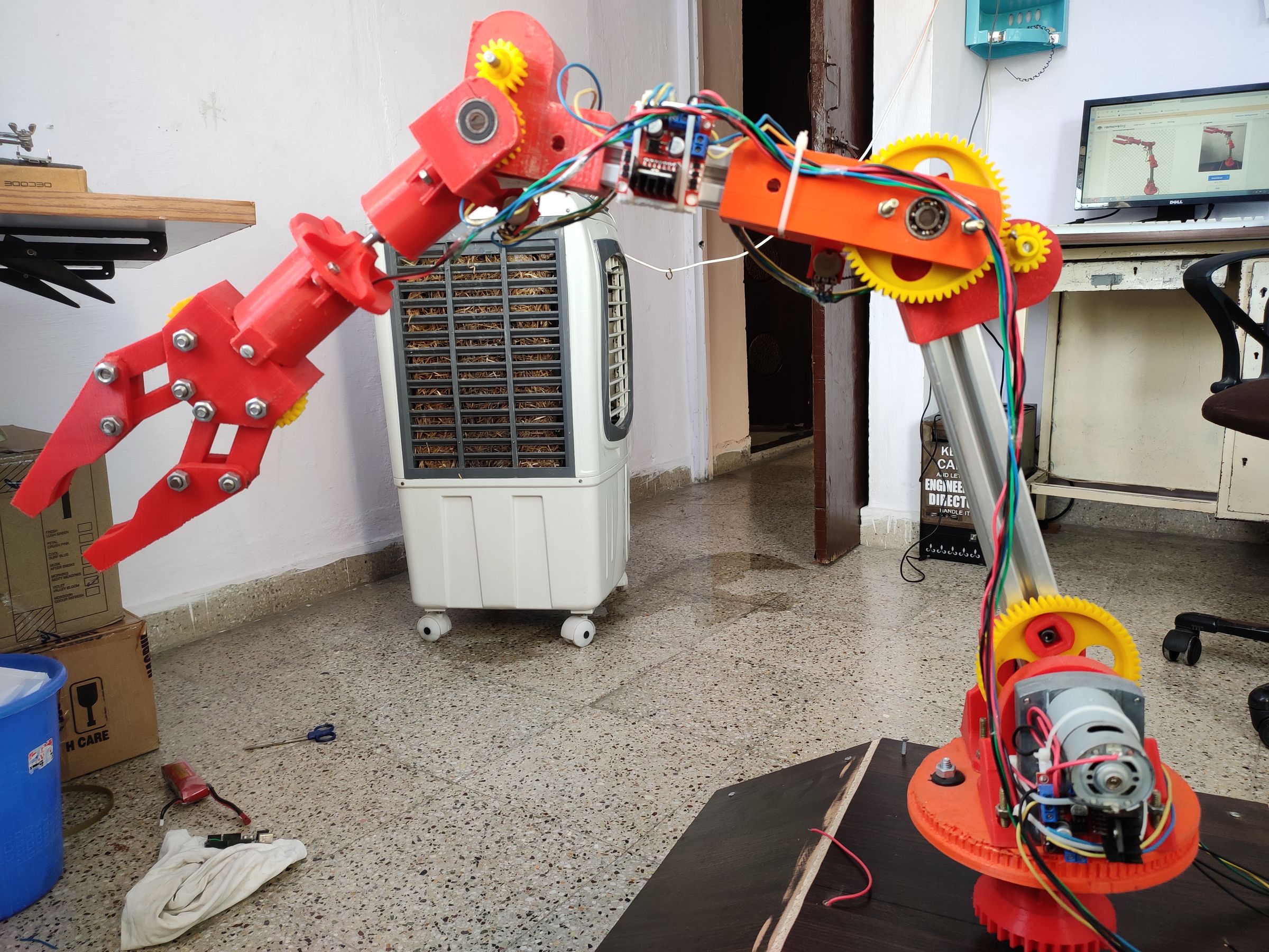 Moslty 3D-printed Robotic Arm That Mimics Puppet Controller : 11 Steps ...