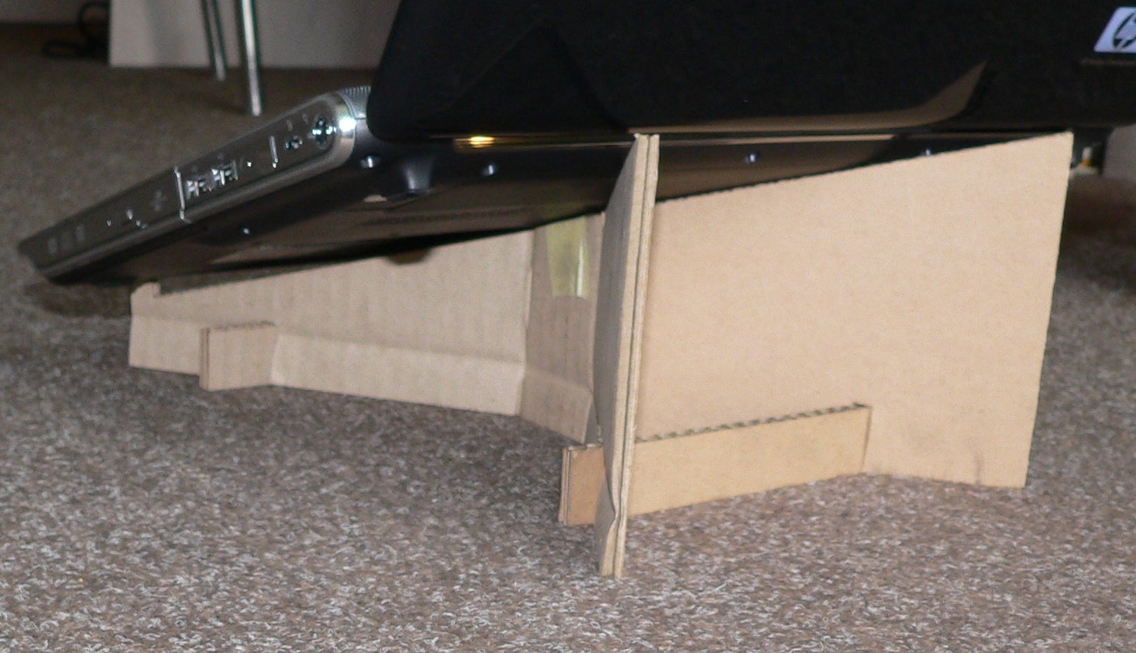 Cardboard Laptop Stand : 3 Steps - Instructables