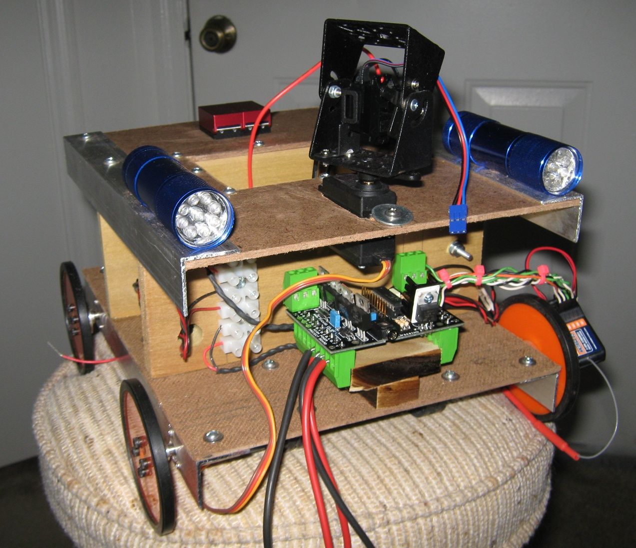 Robot 1: "Little Jimmy" Based on PICAXE-18M2 : 11 Steps - Instructables