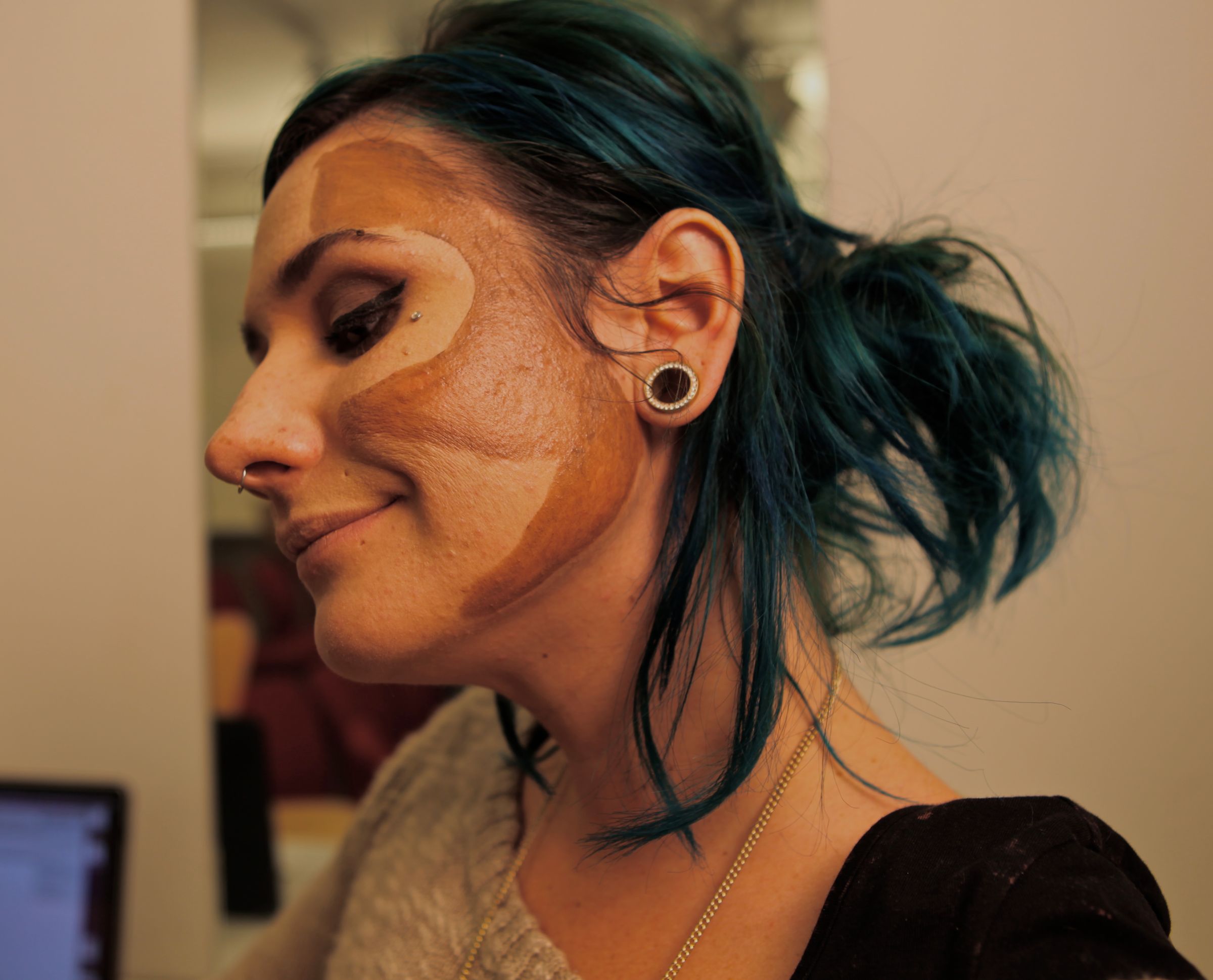 How to Highlight and Contour for Your Face Shape : 10 Steps (with ...