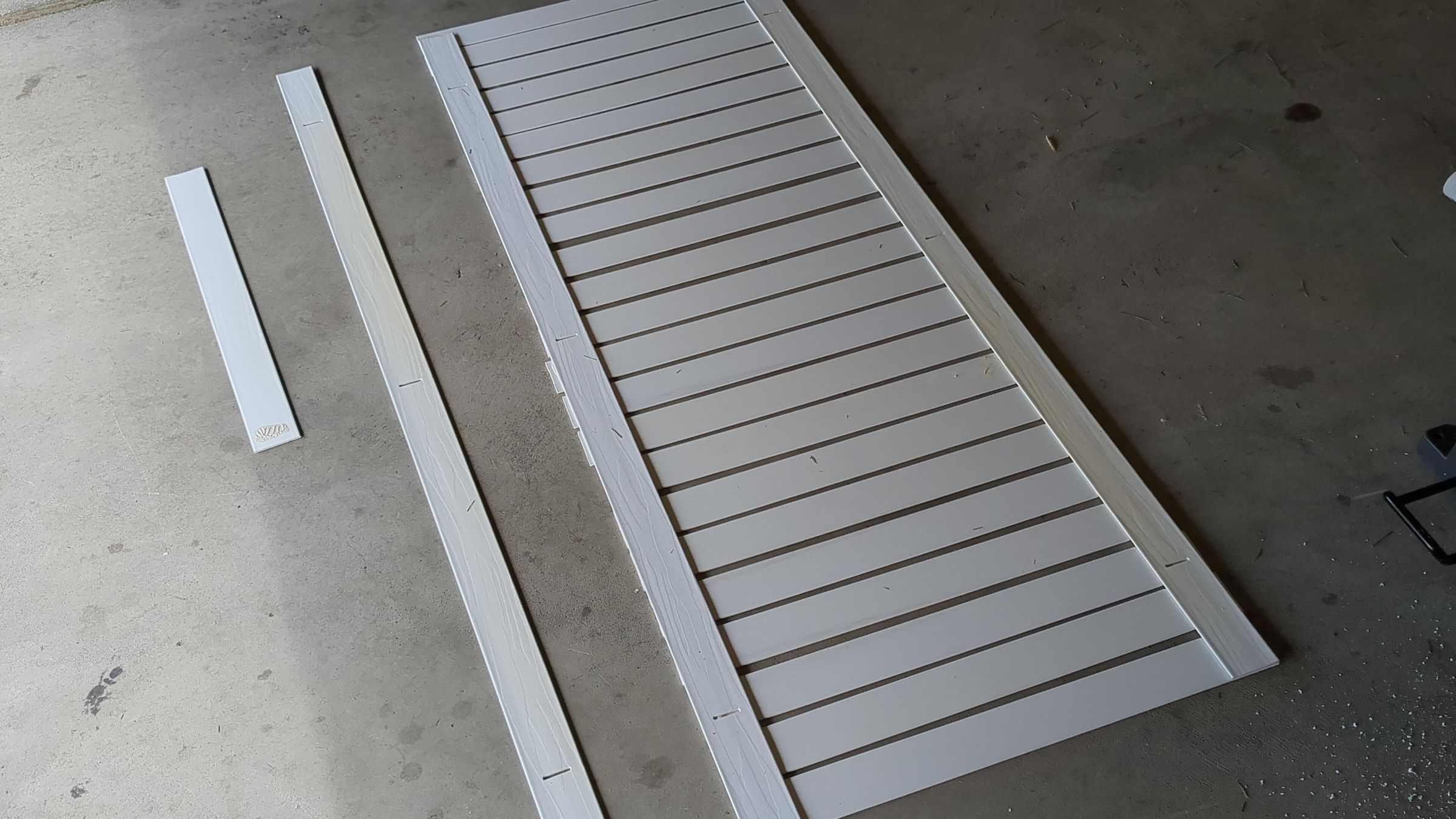 Repurpose Vinyl Blinds Into Modern Slatted Planter Wall : 12 Steps ...