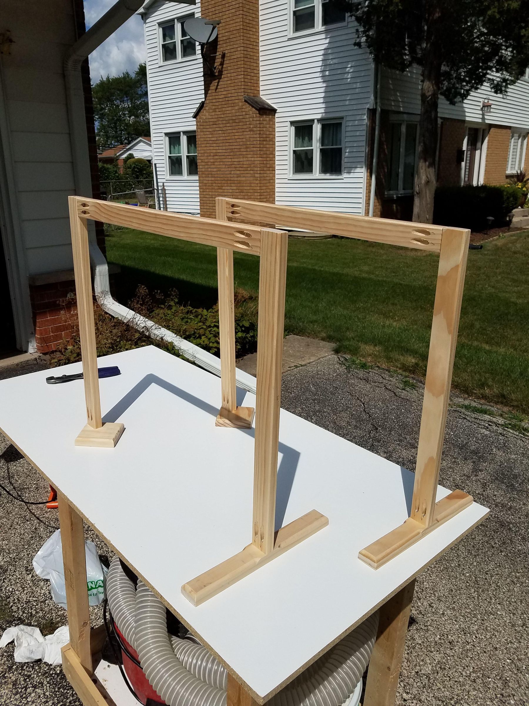 DIY Teacher Desk Shield for Writing Conferences : 7 Steps (with ...