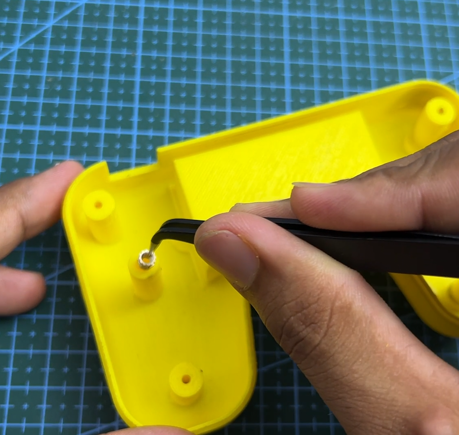 4x2 Channel Remote Controller | RC Transmitter and Receiver : 14 Steps ...