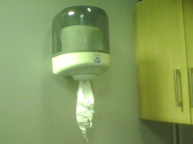 How to Refill the Kitchen Paper Dispenser : 4 Steps - Instructables