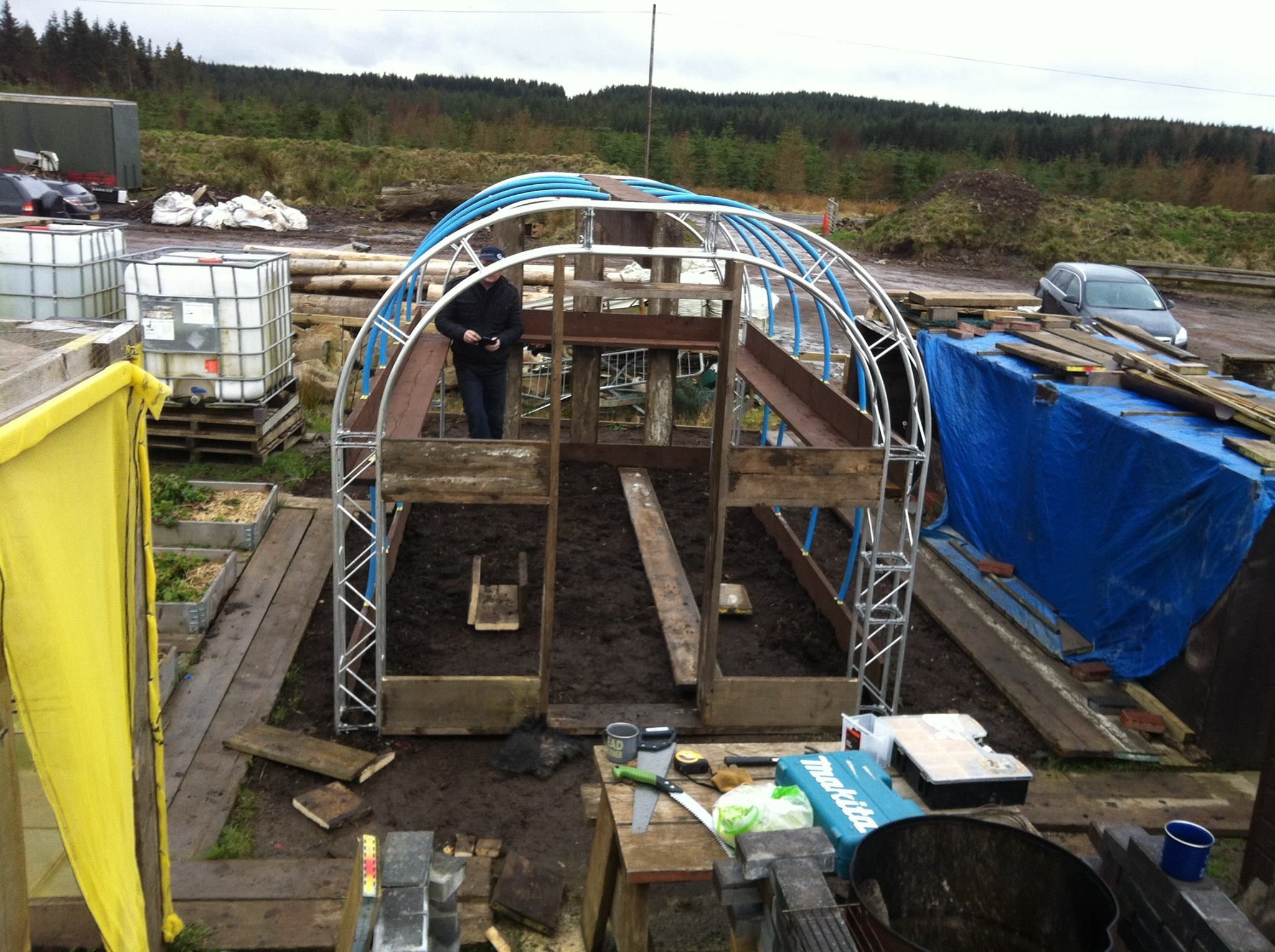 DIY POLYTUNNEL / GREENHOUSE : 5 Steps - Instructables