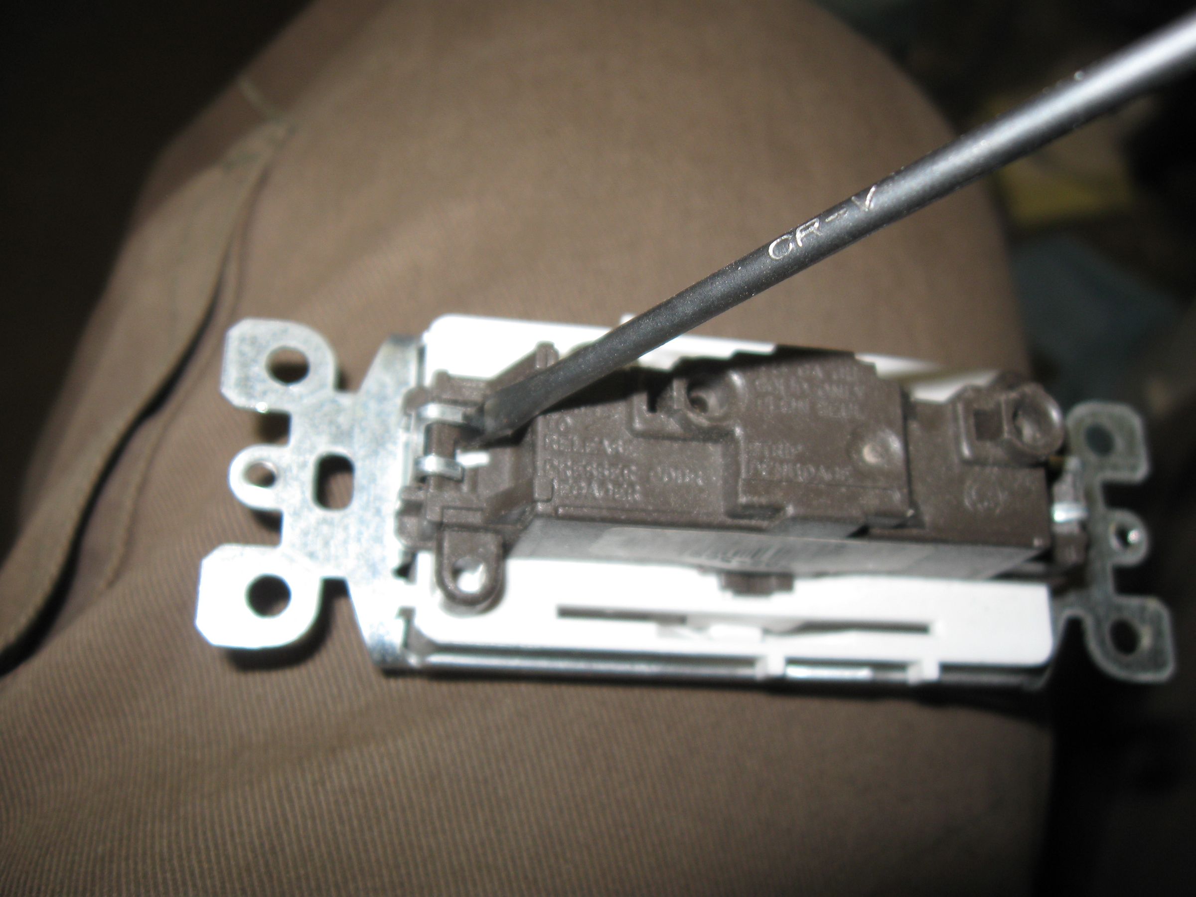 Lighted Wall Switch : 4 Steps (with Pictures) - Instructables