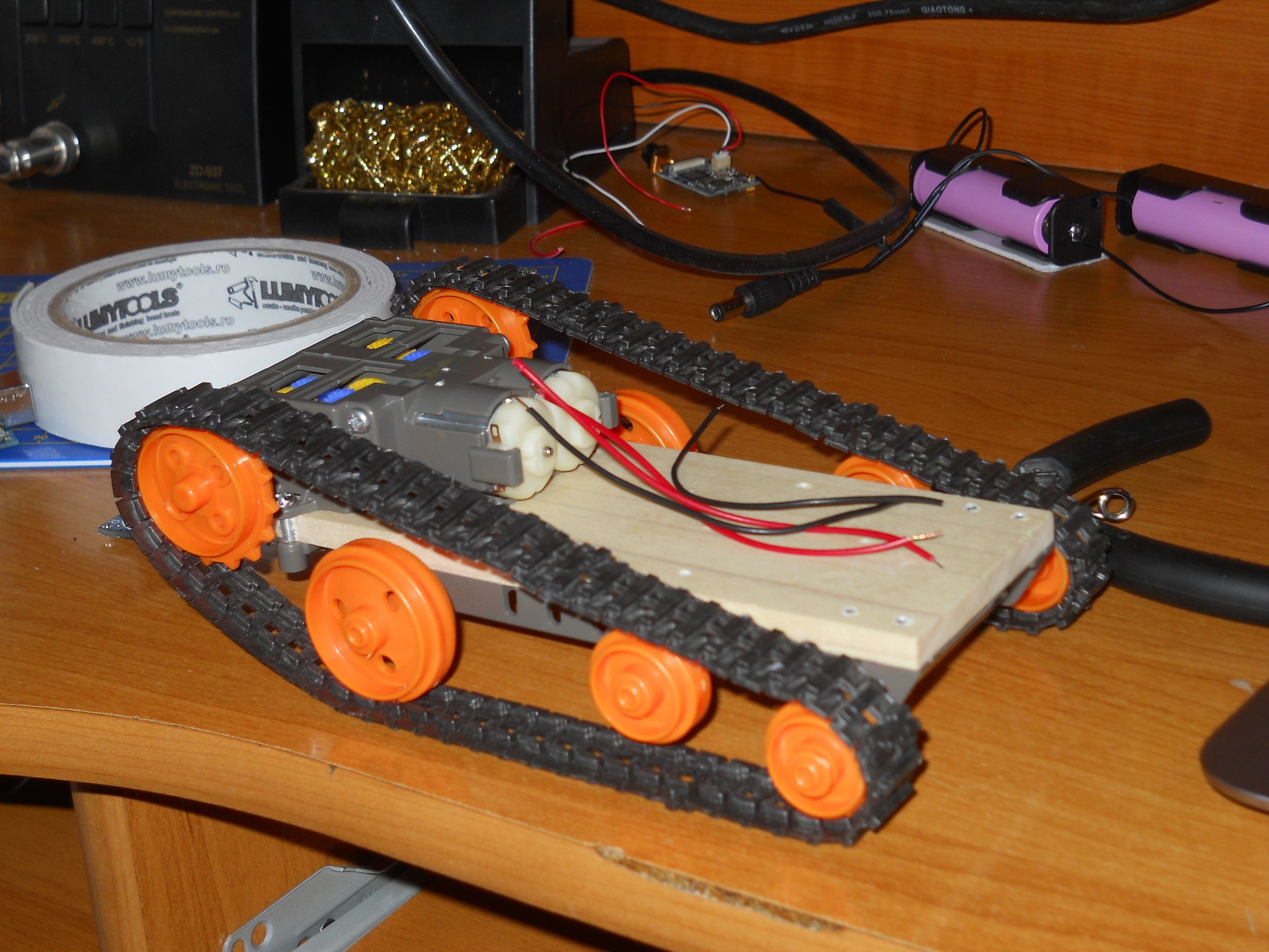 FPV Virtual Reality Arduino Controlled Tracked Robot : 17 Steps (with ...