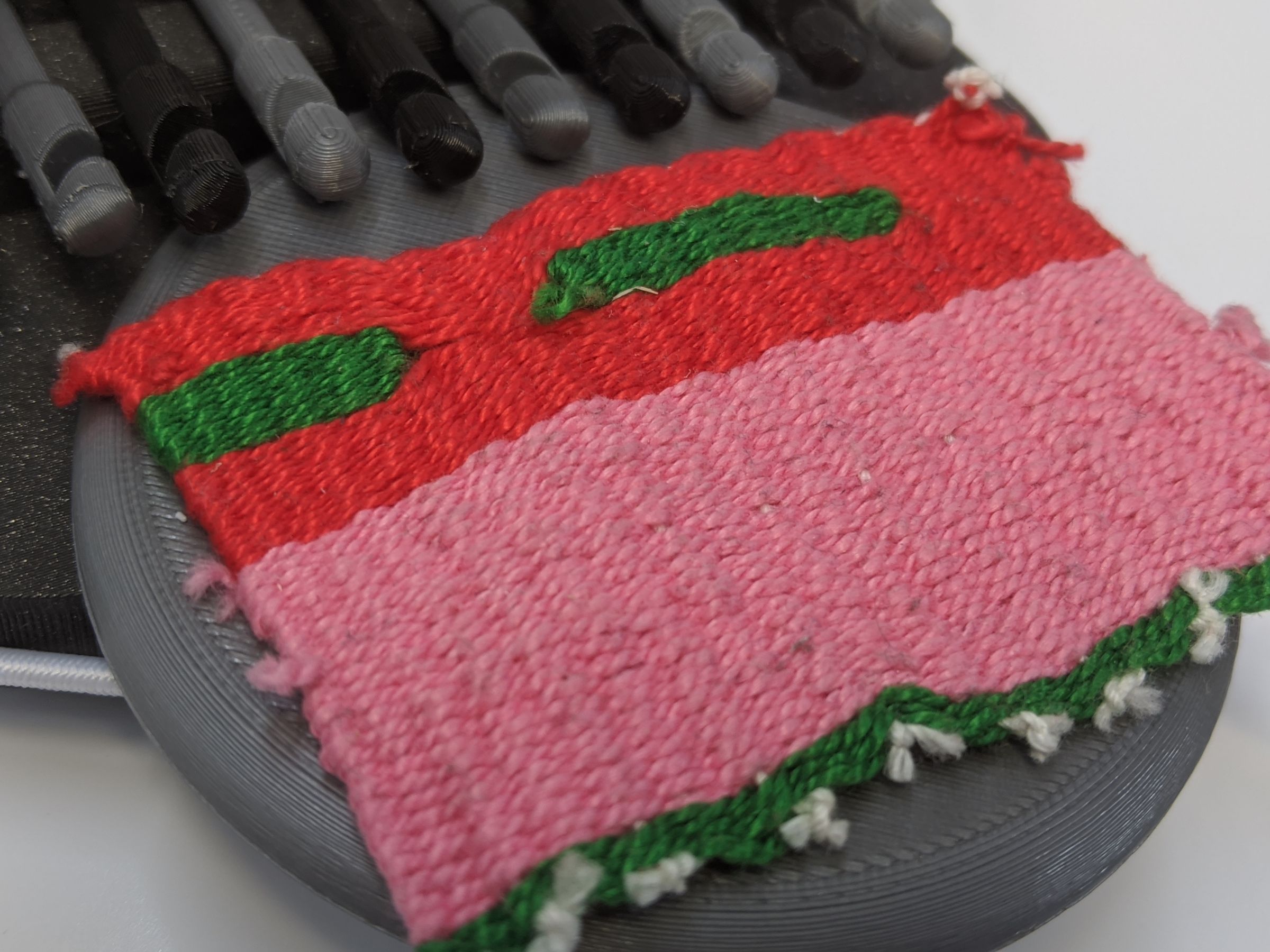 How to Weave on That Darn Machine : 8 Steps - Instructables