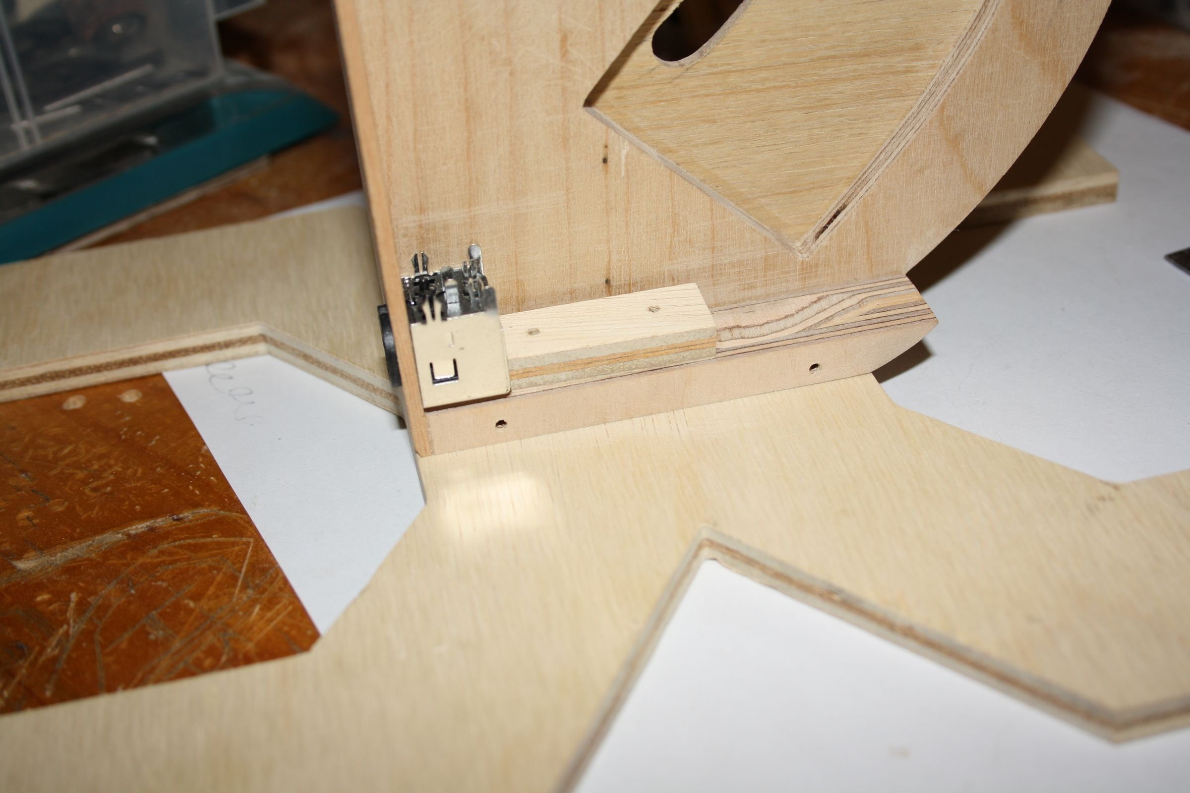 Table-Top Scissors | the Cutting Edge of Technology! : 17 Steps (with ...