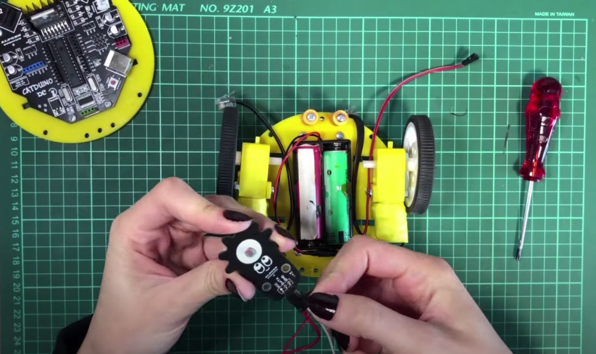 Arduino Light Following Robot With Catduino : 9 Steps - Instructables