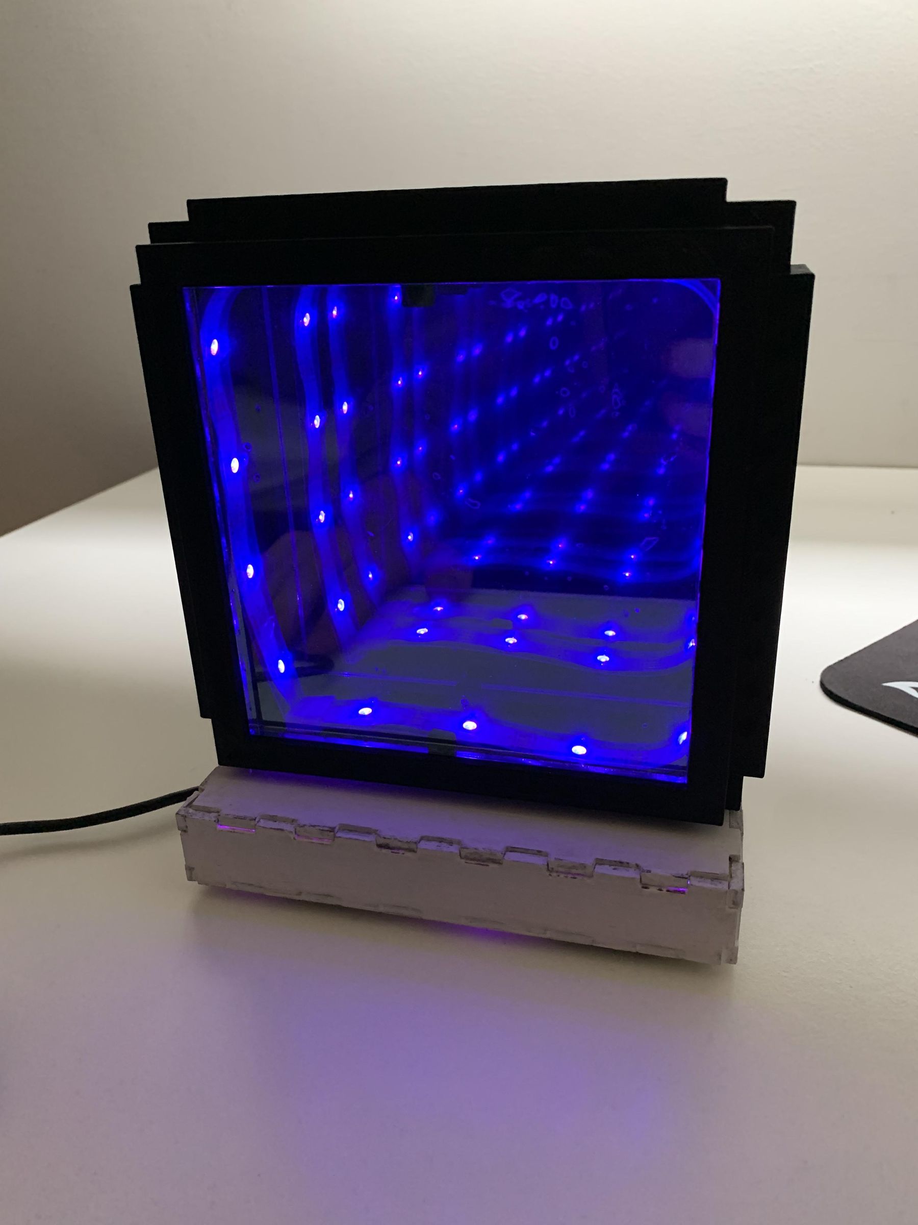 Illusion Mirror : 6 Steps - Instructables