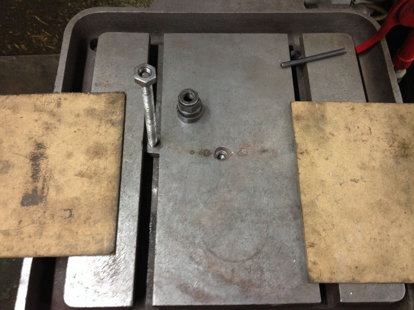 Renault [M9R] Removal of Broken Diesel Injector Casings : 5 Steps ...