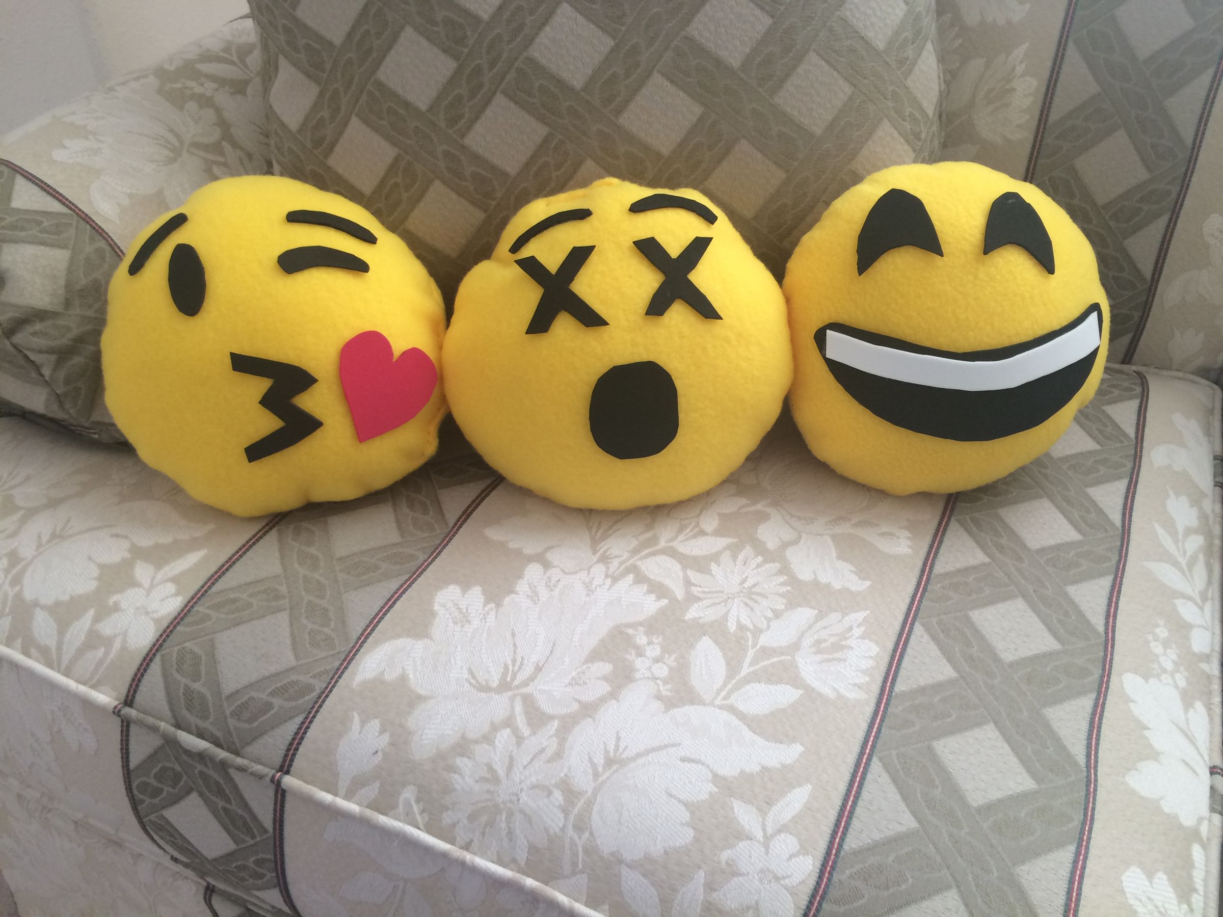 Emoji Pillows Diy