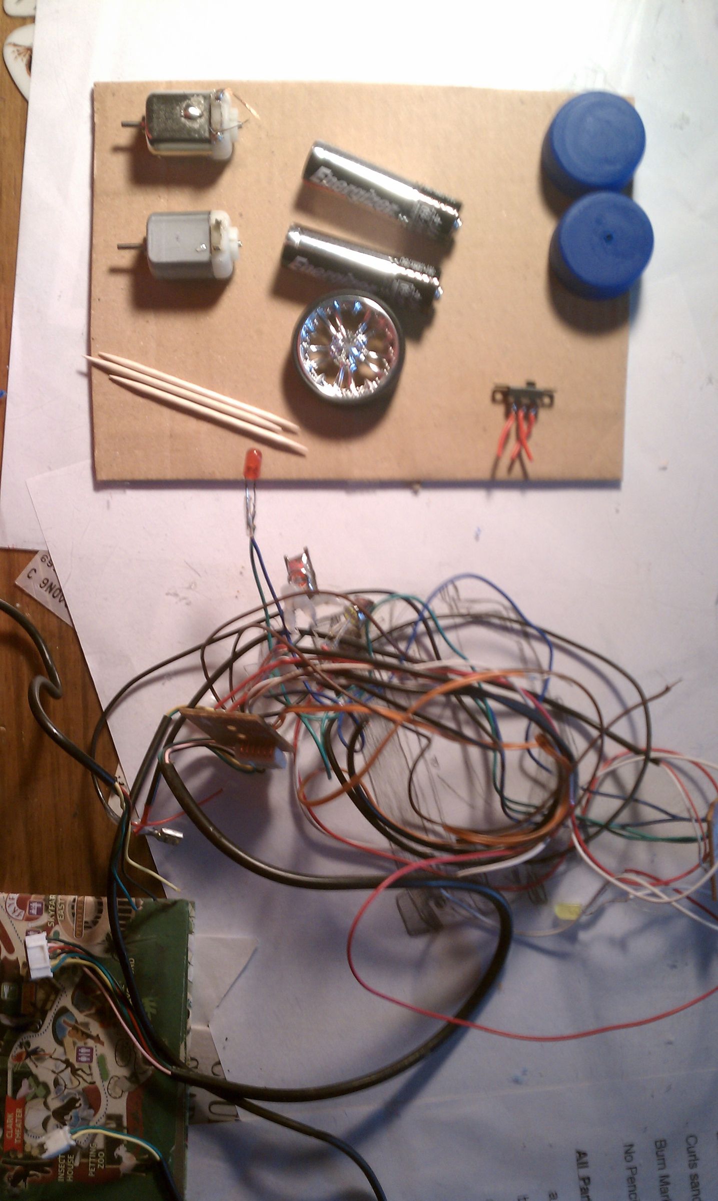 The Simplest, House Hold Objects, Robot! : 8 Steps - Instructables