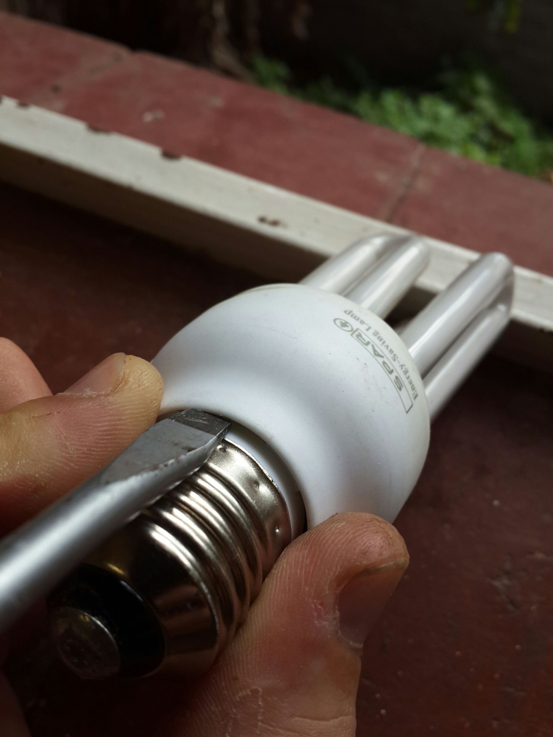 What to Salvage From Energy Saver Light Bulb : 4 Steps (with Pictures ...