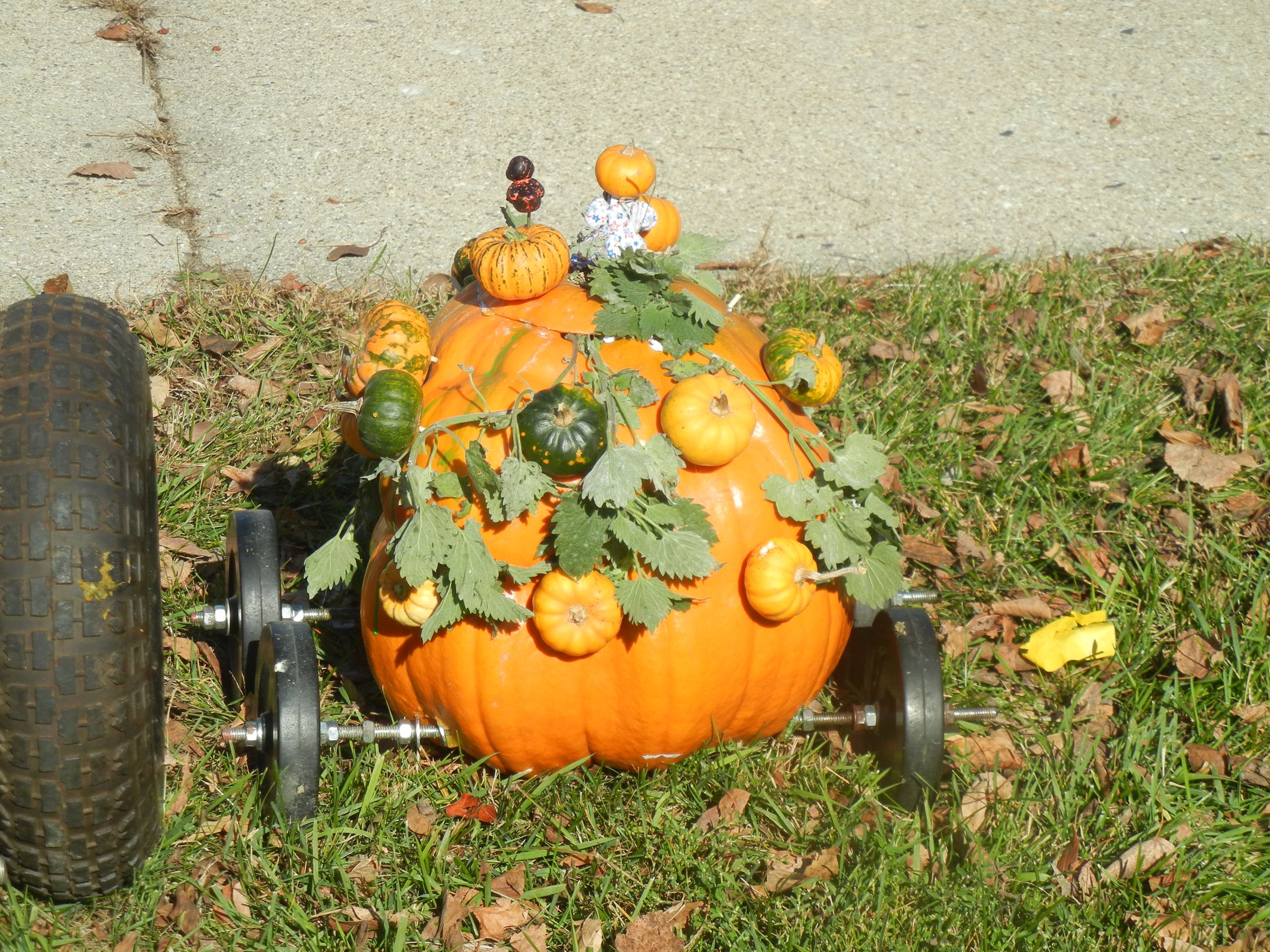 How to Build a PUMPKIN RACER With Two Parallel Independent Axles : 9 ...