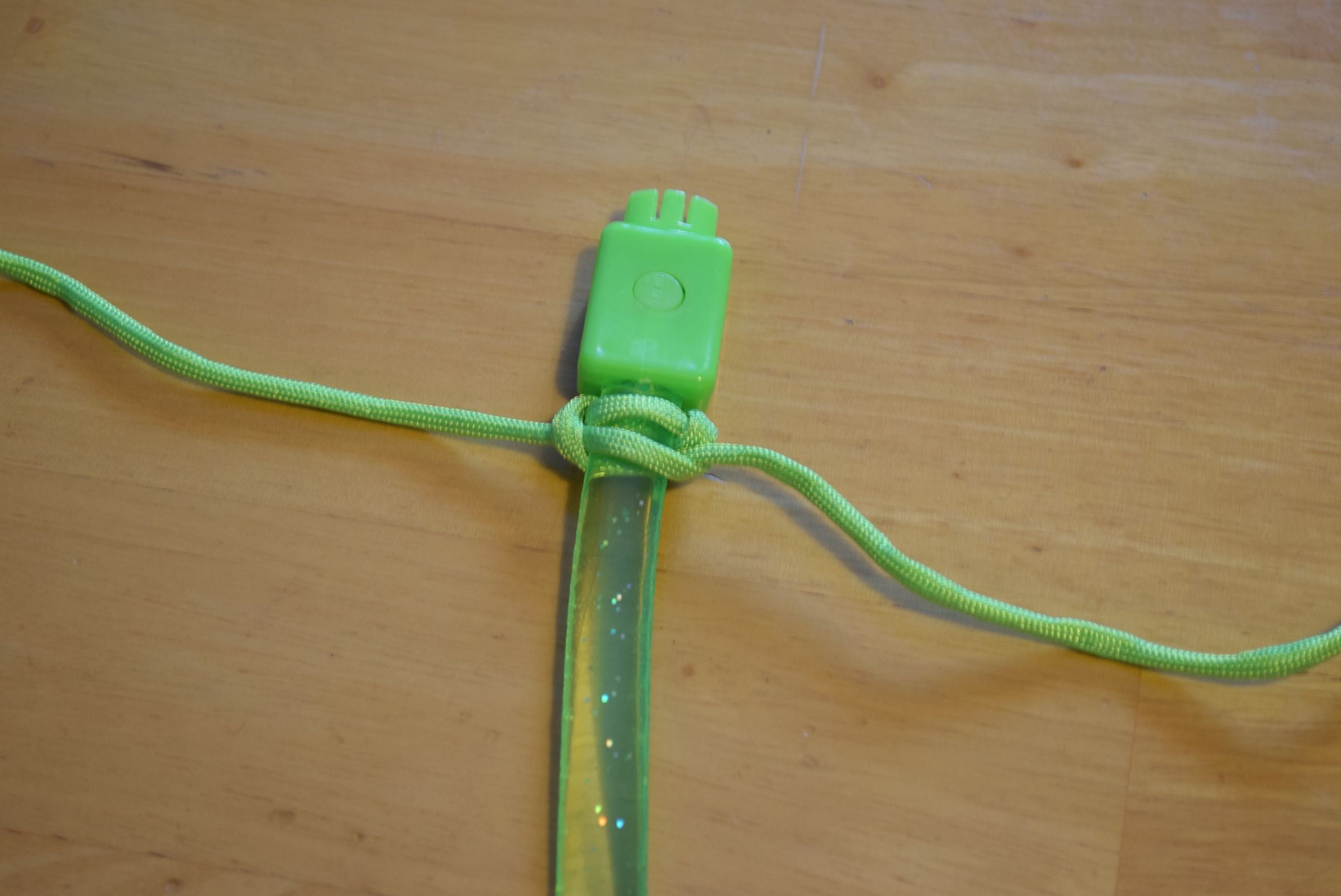 How to Make a Flashing LED Paracord Bracelet : 7 Steps (with Pictures ...