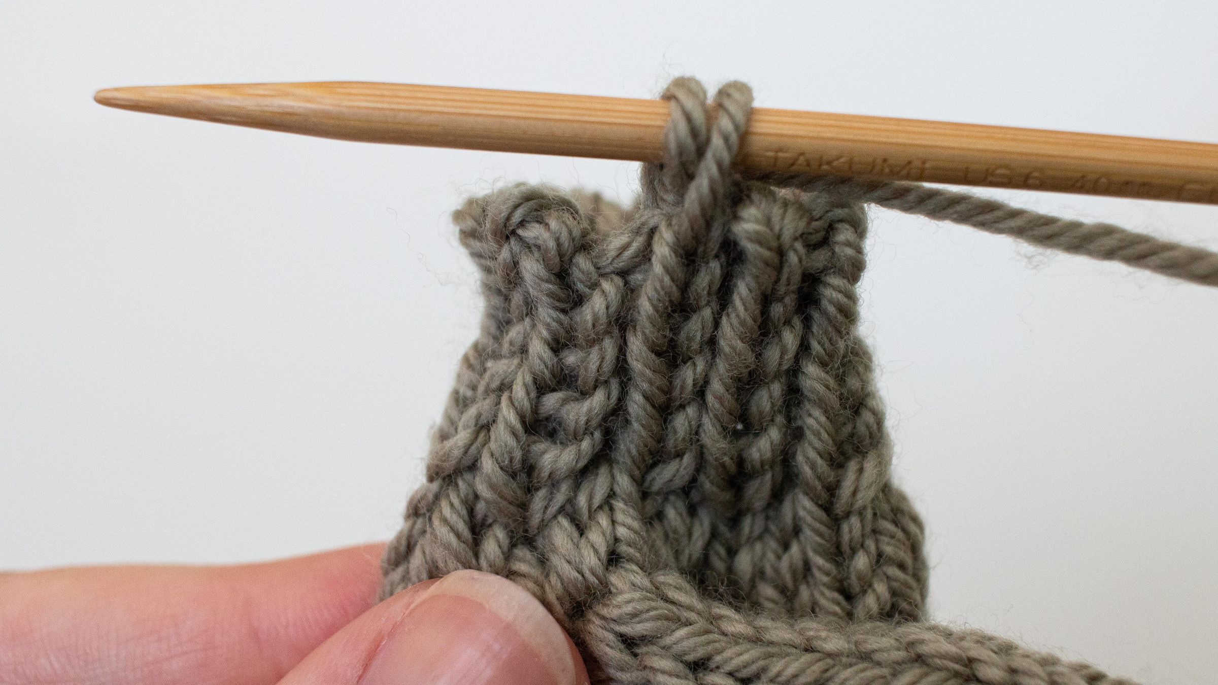 Ribbed Sewn Bind Off (in the Round) Knitting Tutorial : 13 Steps (with ...