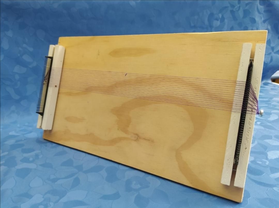 Loom With Combs : 10 Steps (with Pictures) - Instructables