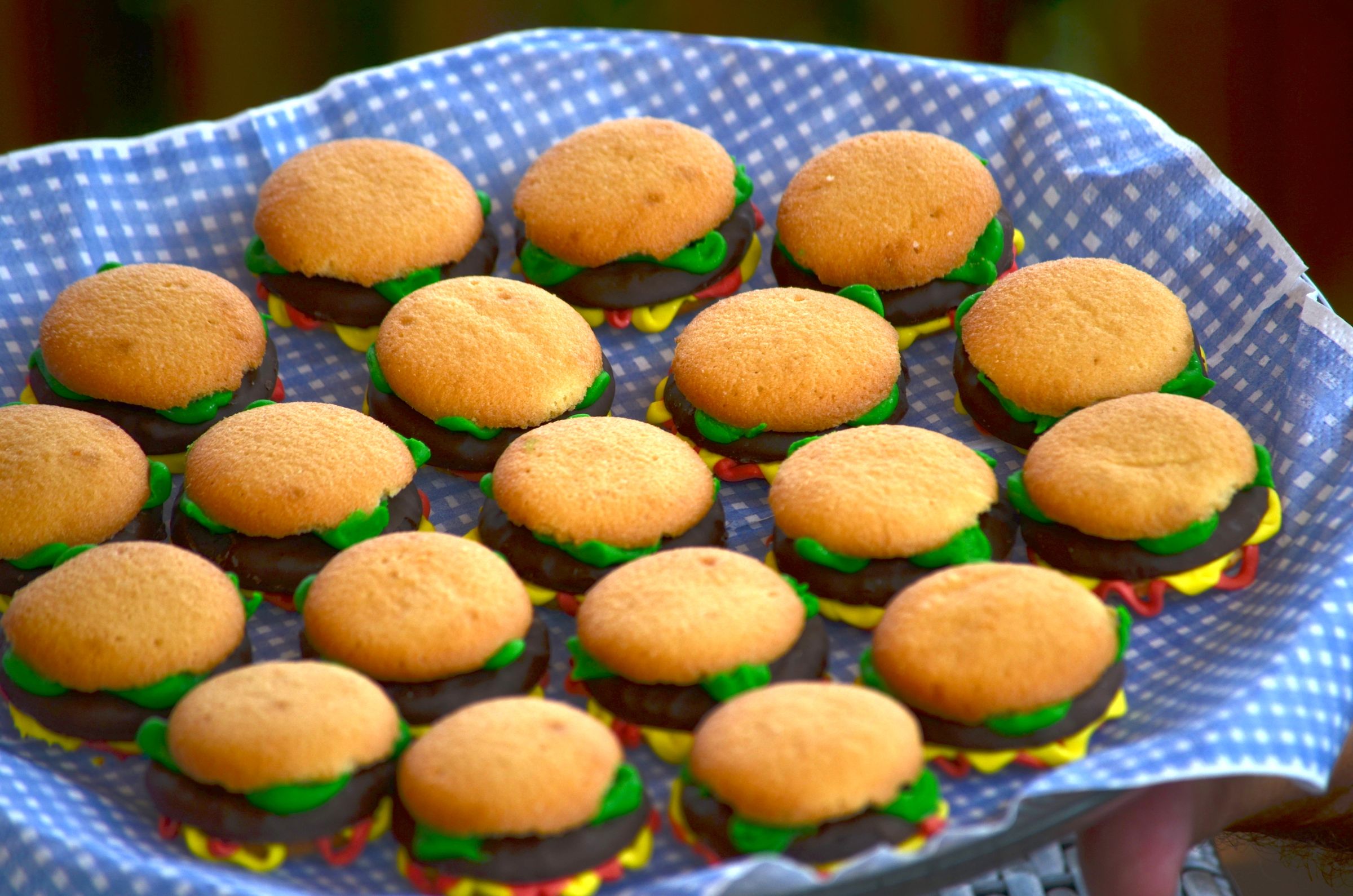 Simple and Sweet Burger Cookies : 4 Steps (with Pictures) - Instructables