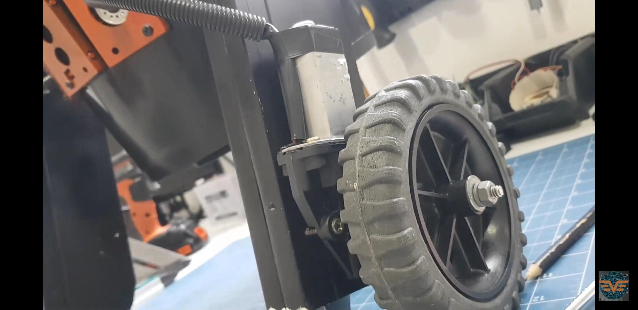 Homemade Real Size Astromech Droid : 5 Steps (with Pictures ...