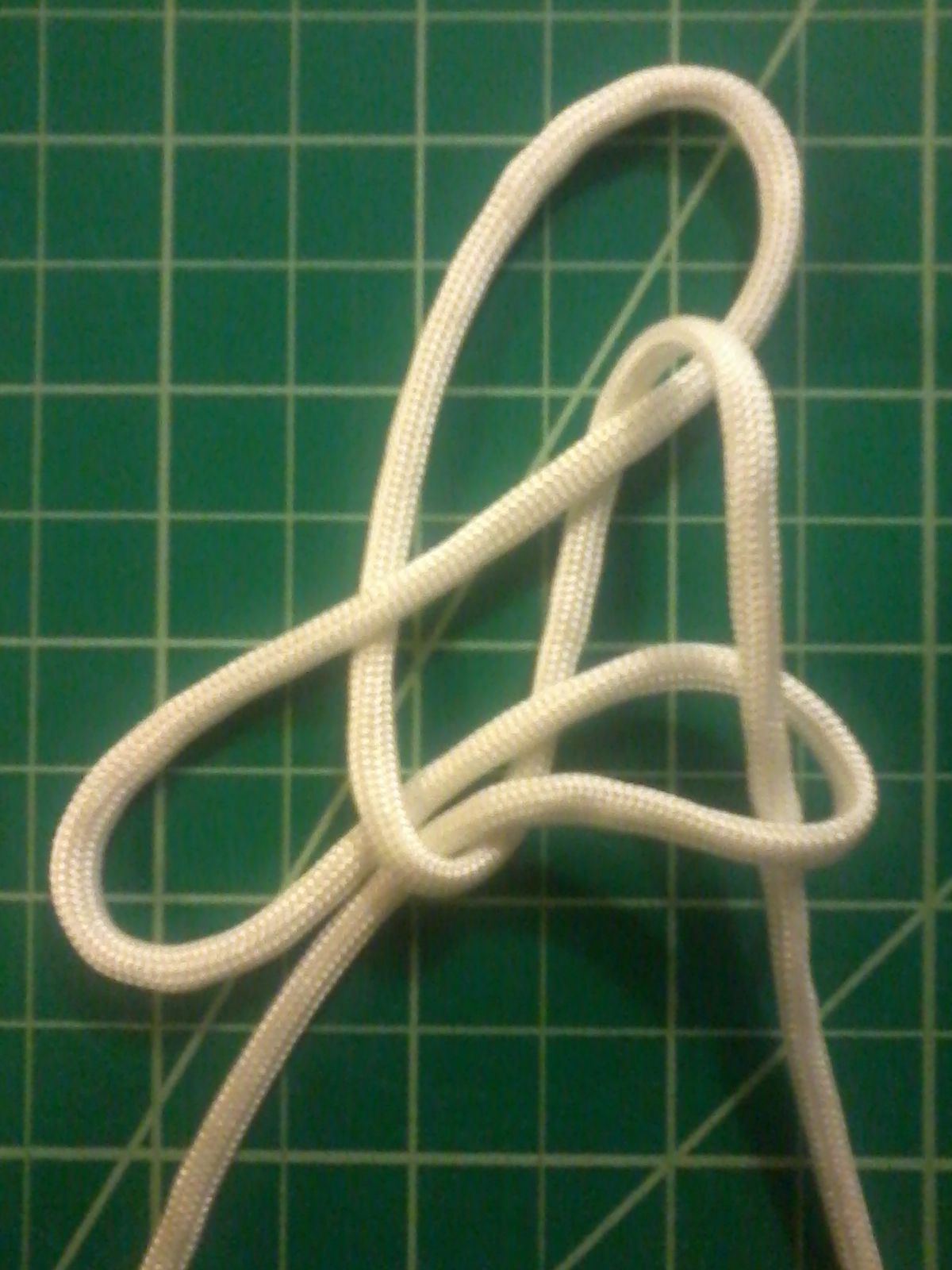 Paracord Cross-Knot Cross : 12 Steps - Instructables