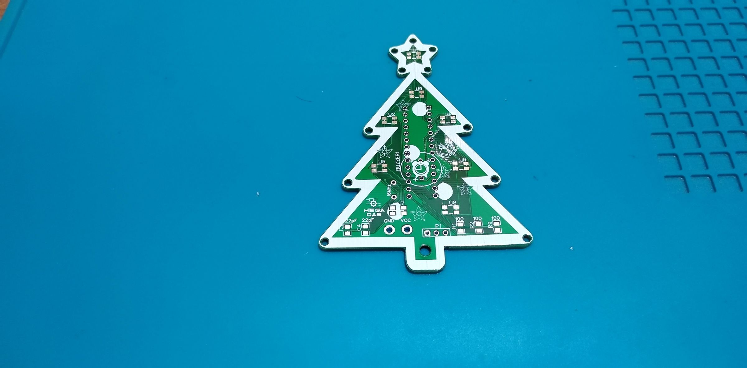 ELECTRONIC CHRISTMAS TREE : 5 Steps - Instructables