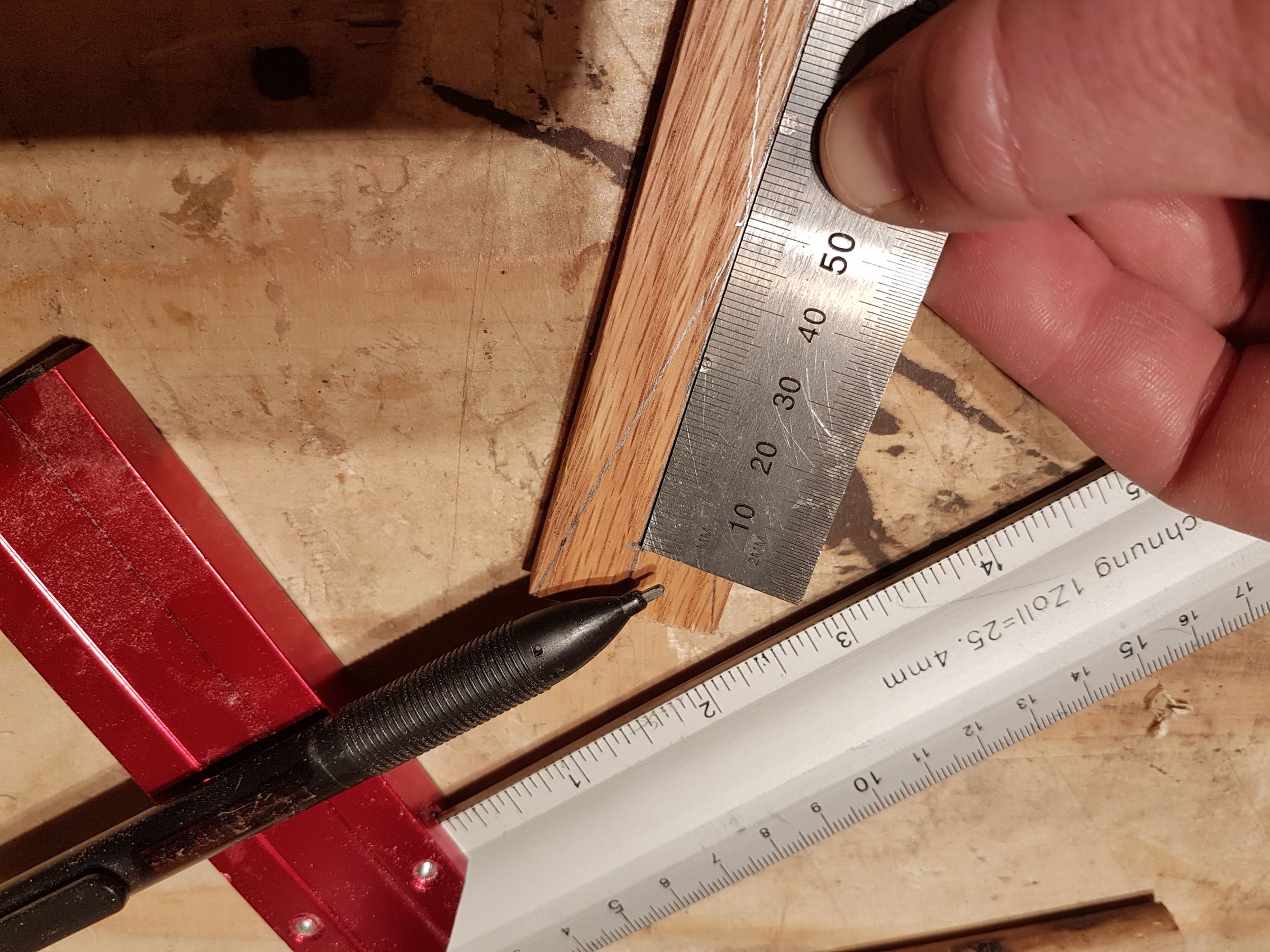 Center Finder Jig or Marker : 7 Steps (with Pictures) - Instructables