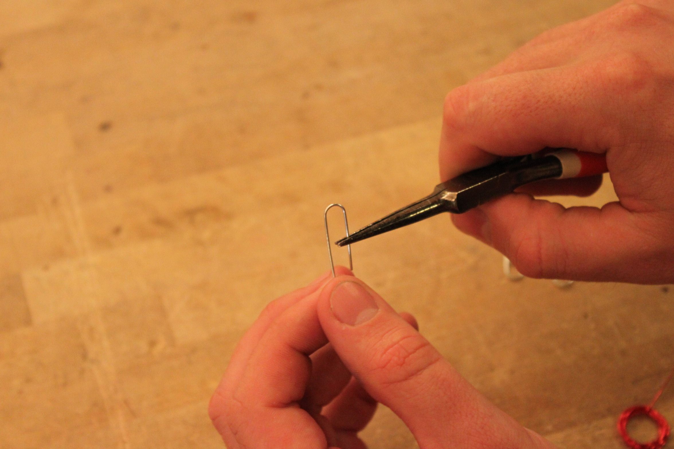 How to Make a Simple Motor : 8 Steps (with Pictures) - Instructables