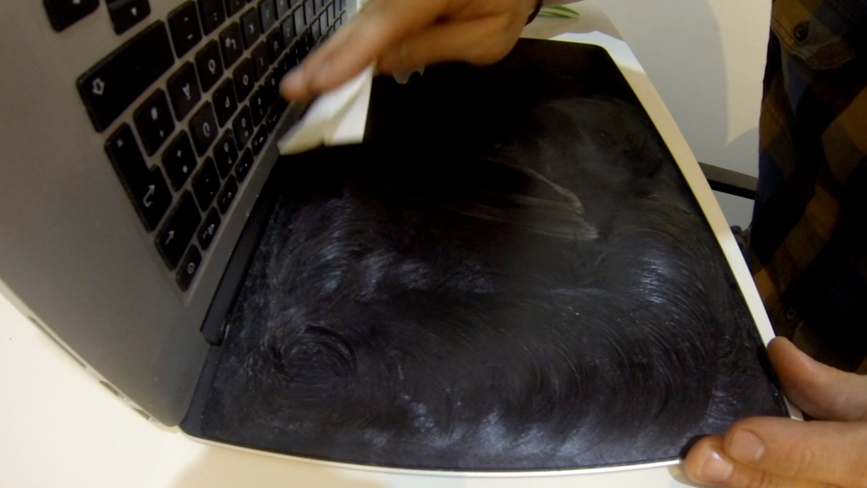 How to Fix Your Scratches in a Macbook Screen : 7 Steps - Instructables