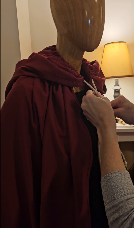 Easy DIY Cloak From a Bedsheet : 10 Steps (with Pictures) - Instructables