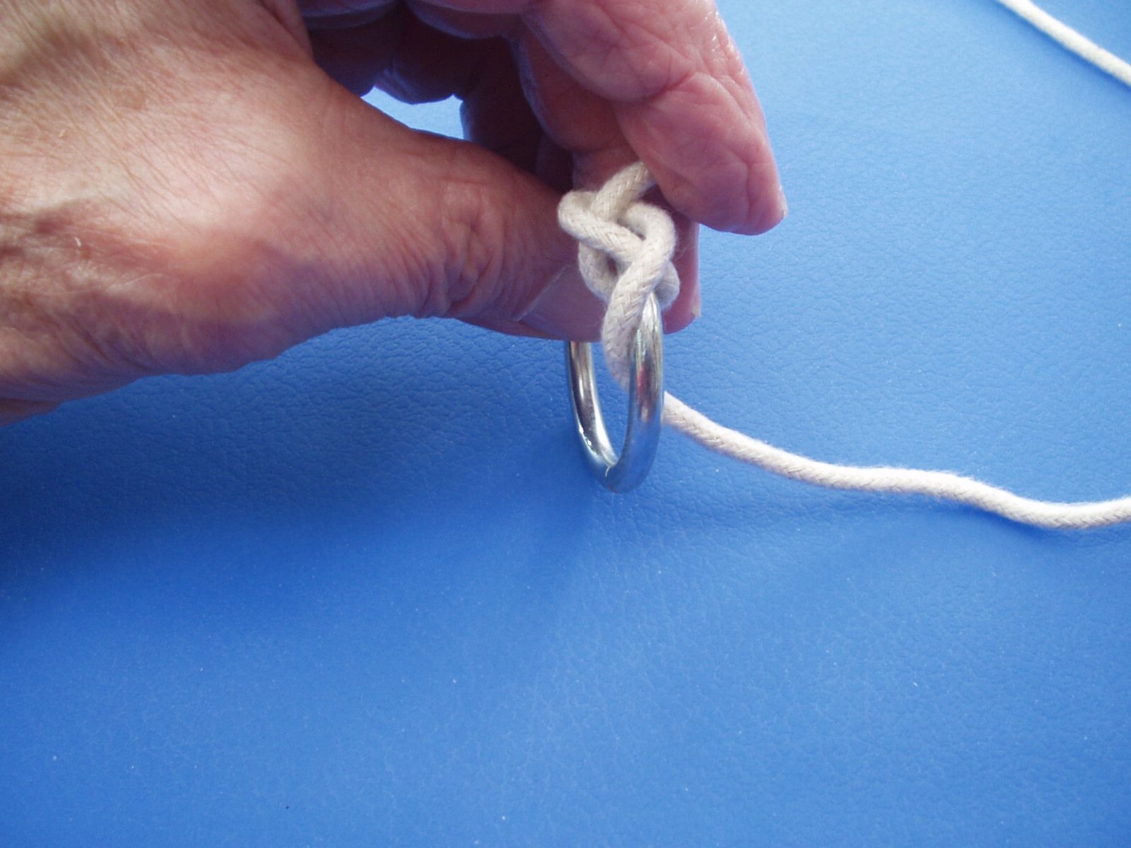 Single Strand Ringbolt Hitching : 11 Steps (with Pictures) - Instructables