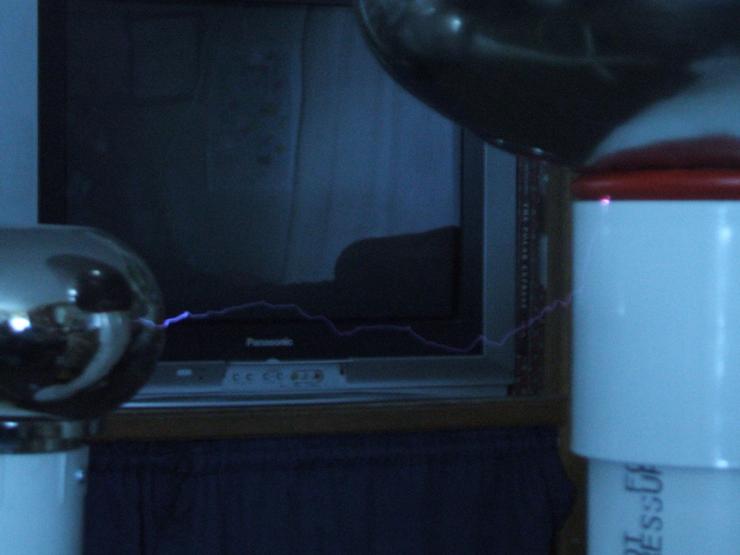 Homemade Van De Graaff Generator : 9 Steps - Instructables