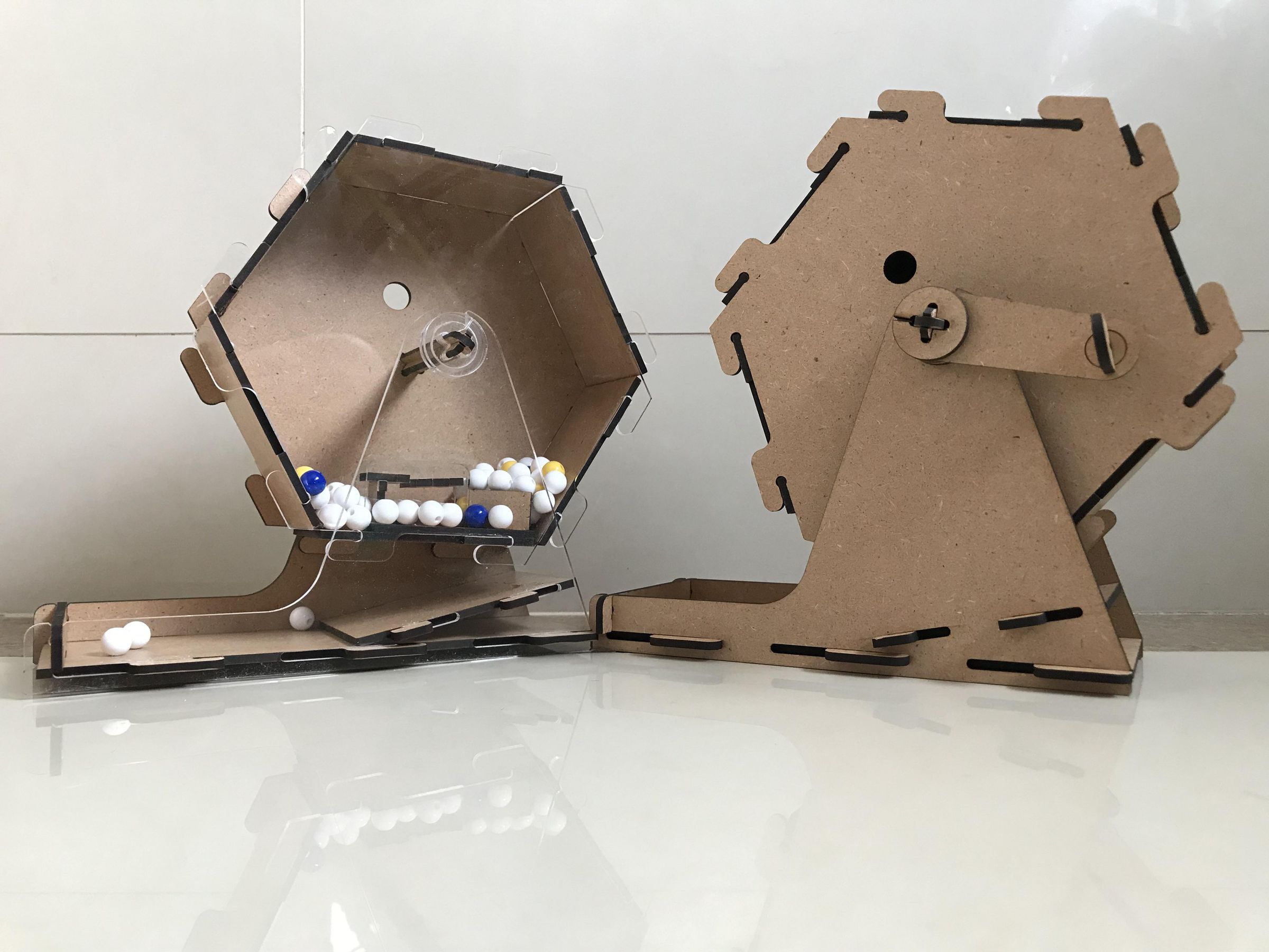 Rotating Lottery Machine 福引抽獎機 : 7 Steps (with Pictures) - Instructables