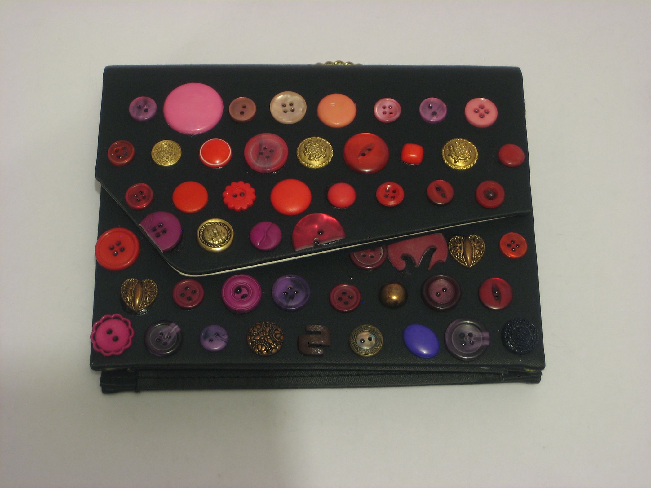 Decorate a Purse With Colourful Buttons : 6 Steps (with Pictures ...